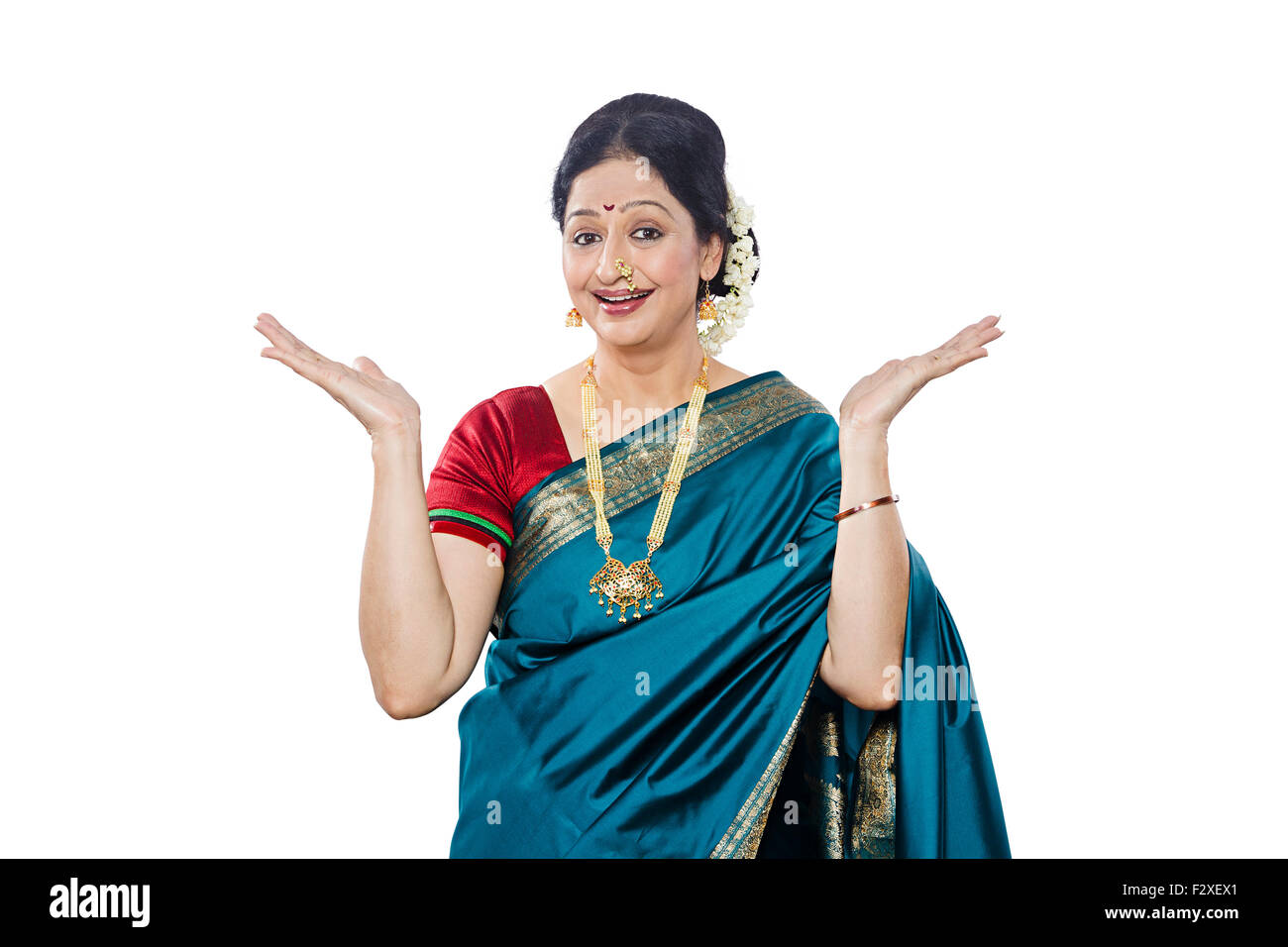 Indian marathi woman showing hi-res stock photography and images - Alamy