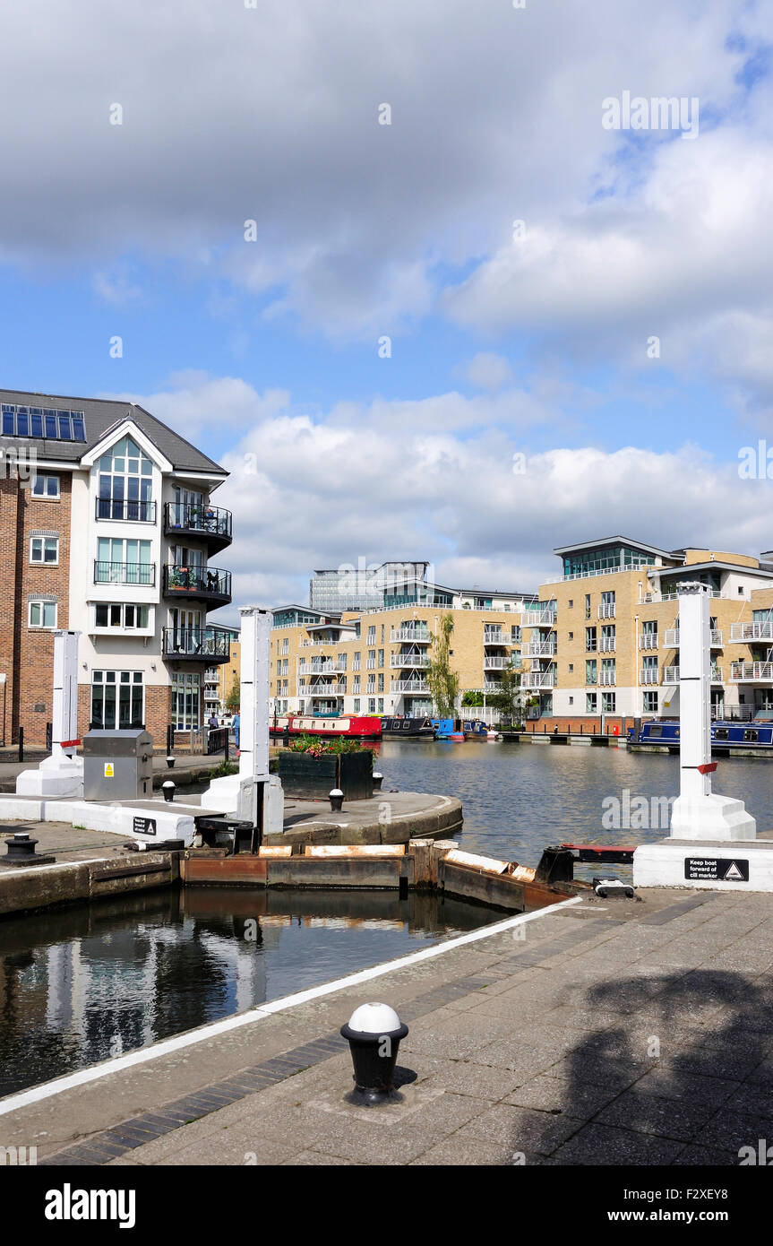 Brentford lock hi-res stock photography and images - Alamy