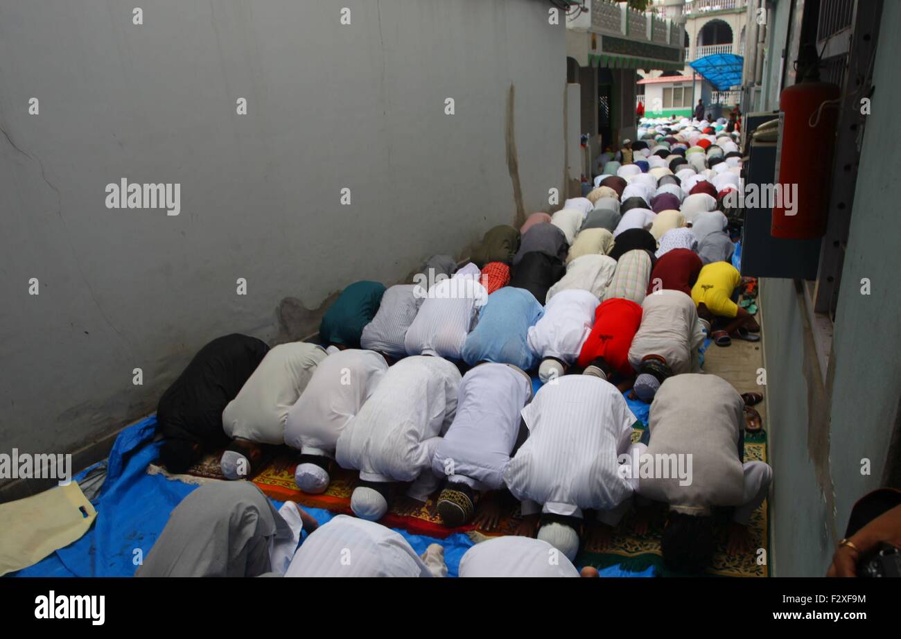 Kashmiri takiya jame mosque hi-res stock photography and images - Alamy