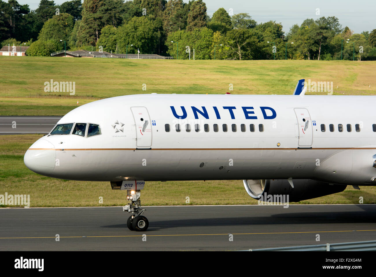 Boeing 757 jet aircraft nose hi-res stock photography and images - Alamy