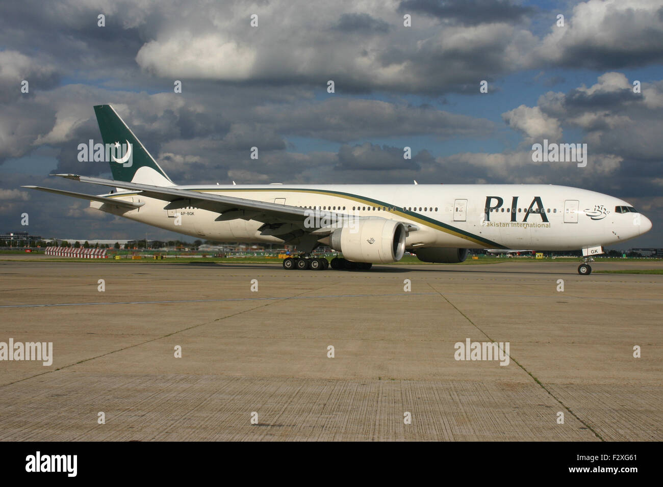 PIA PAKISTAN BOEING 777 Stock Photo - Alamy