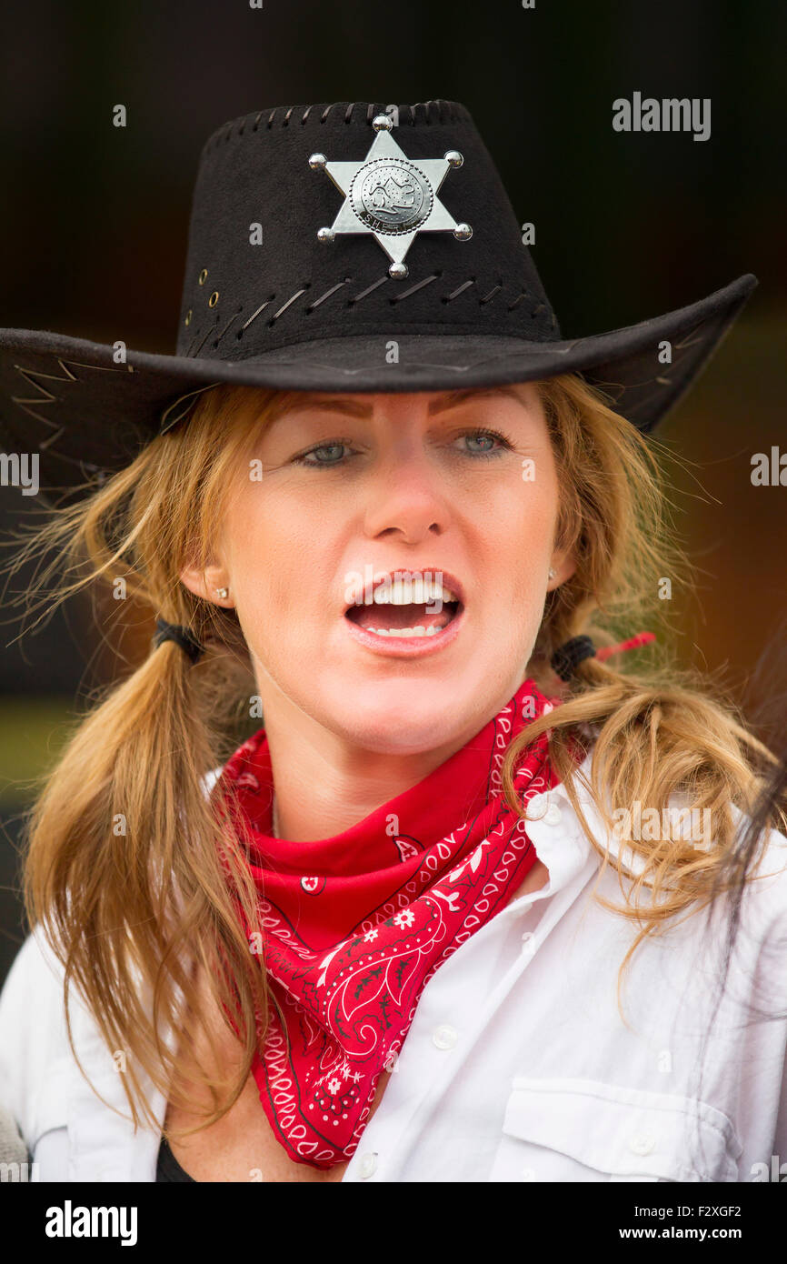 Cowboy and cowgirl hi-res stock photography and images - Alamy
