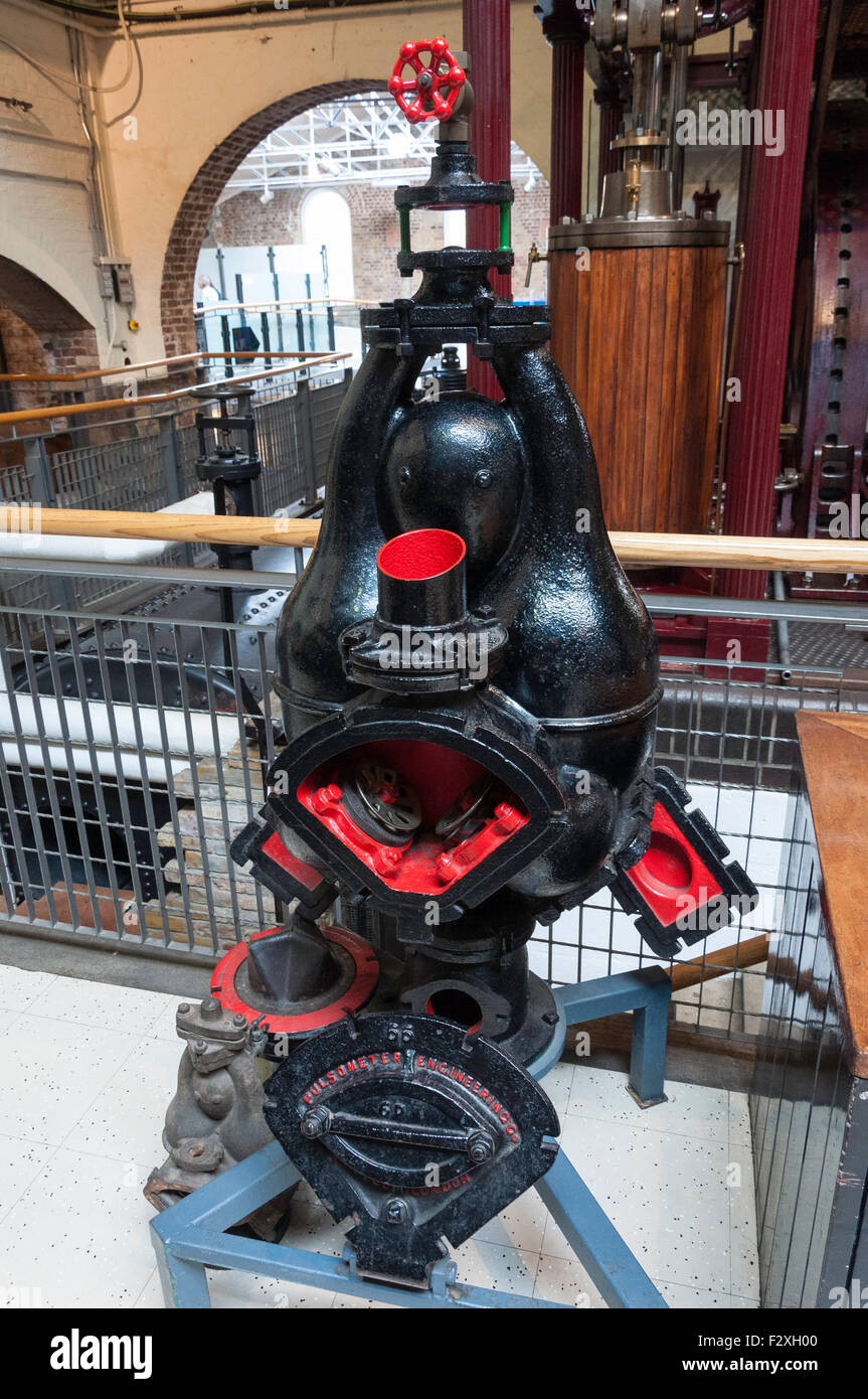 Vintage pump valve, London Museum of Water and Steam, Green Dragon Lane ...