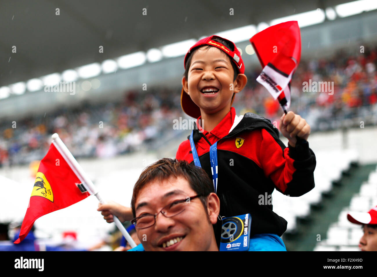 Crowd spectators fans f1 hi-res stock photography and images - Alamy