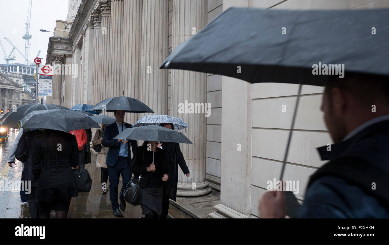 London wet weather hi-res stock photography and images - Alamy