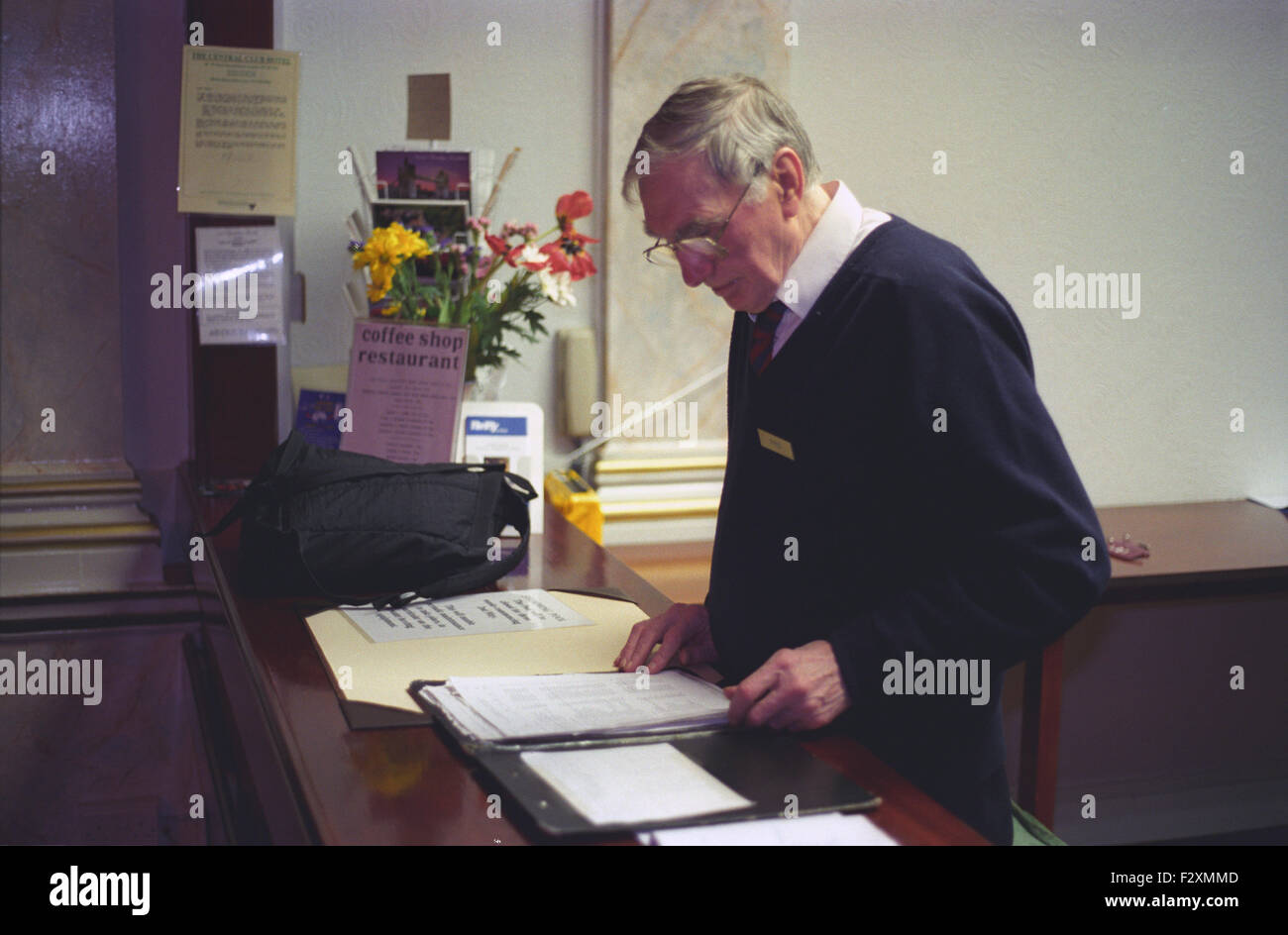 Hotel reception desk night hi-res stock photography and images - Alamy