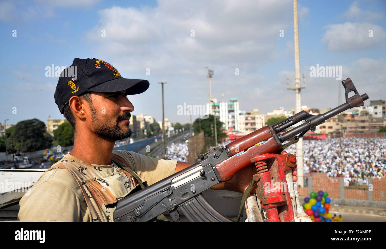 Karachi. 25th Sep, 2015. A Pakistani ranger stands guard as Muslims ...