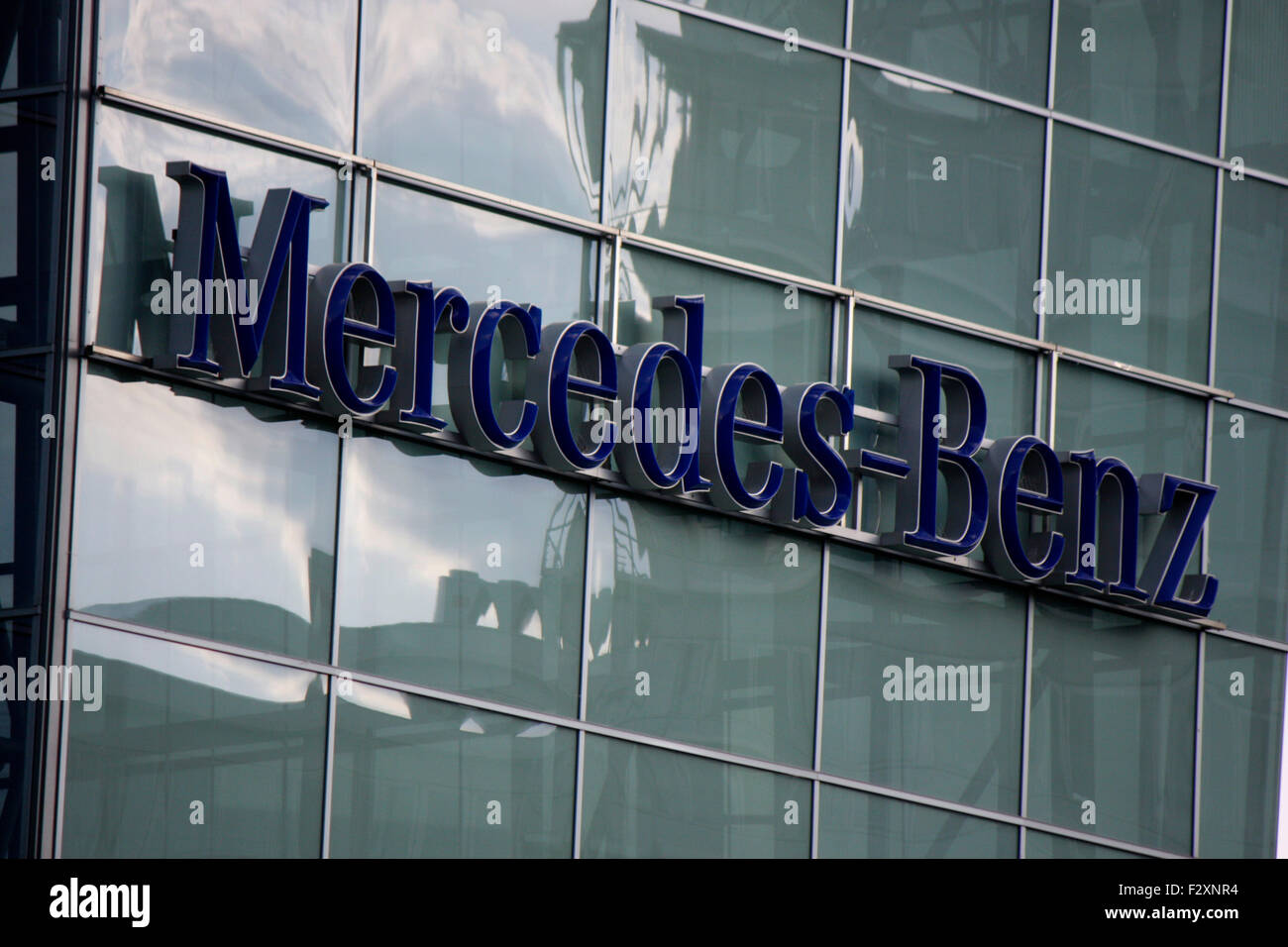 Markenname: "Mercedes Benz", Berlin Stock Photo - Alamy