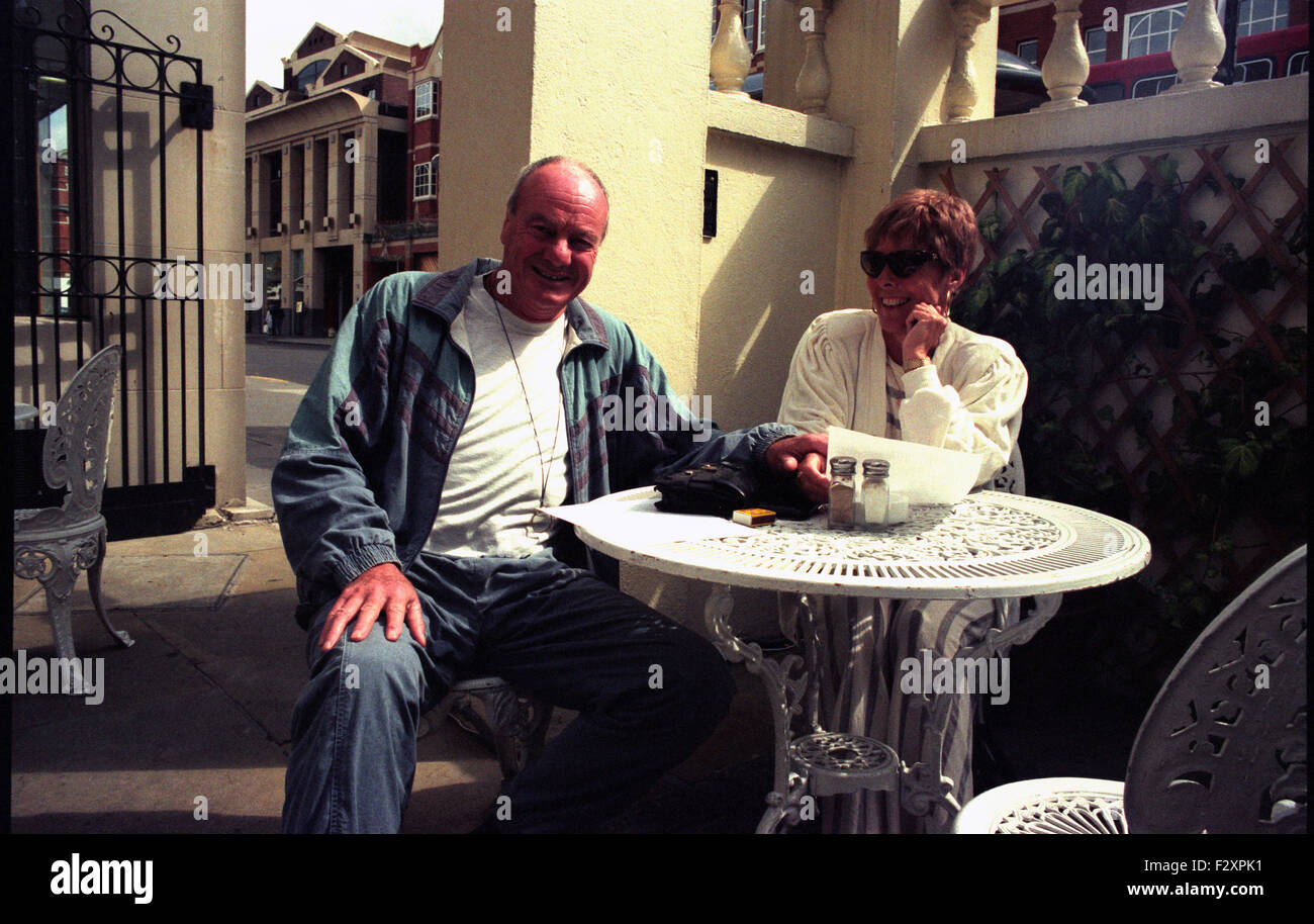 Minder actor Glynn Edwards and his wife have a cup of tea in Kings road ...