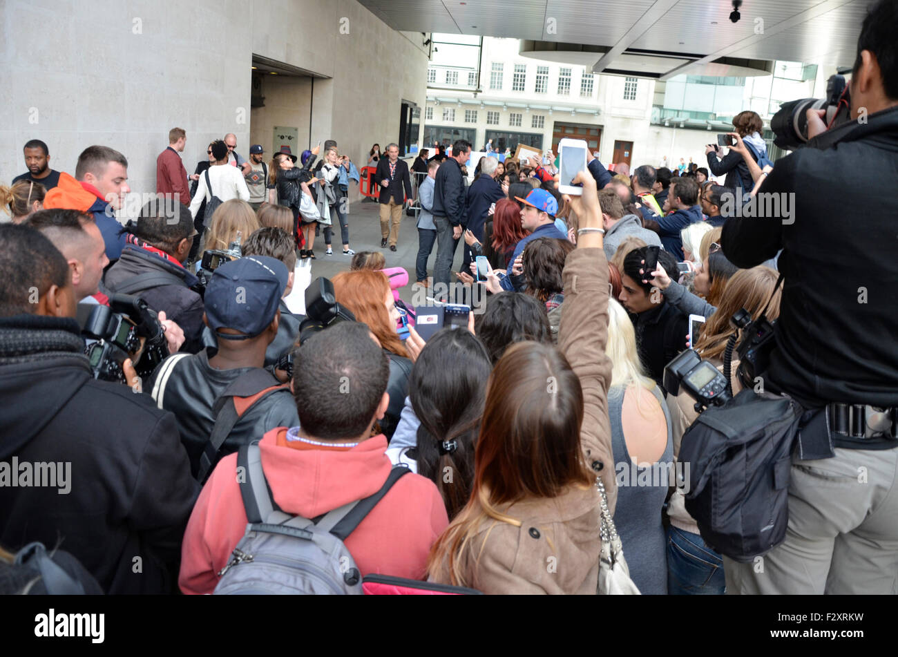 Celebrities meeting fans hi-res stock photography and images - Alamy