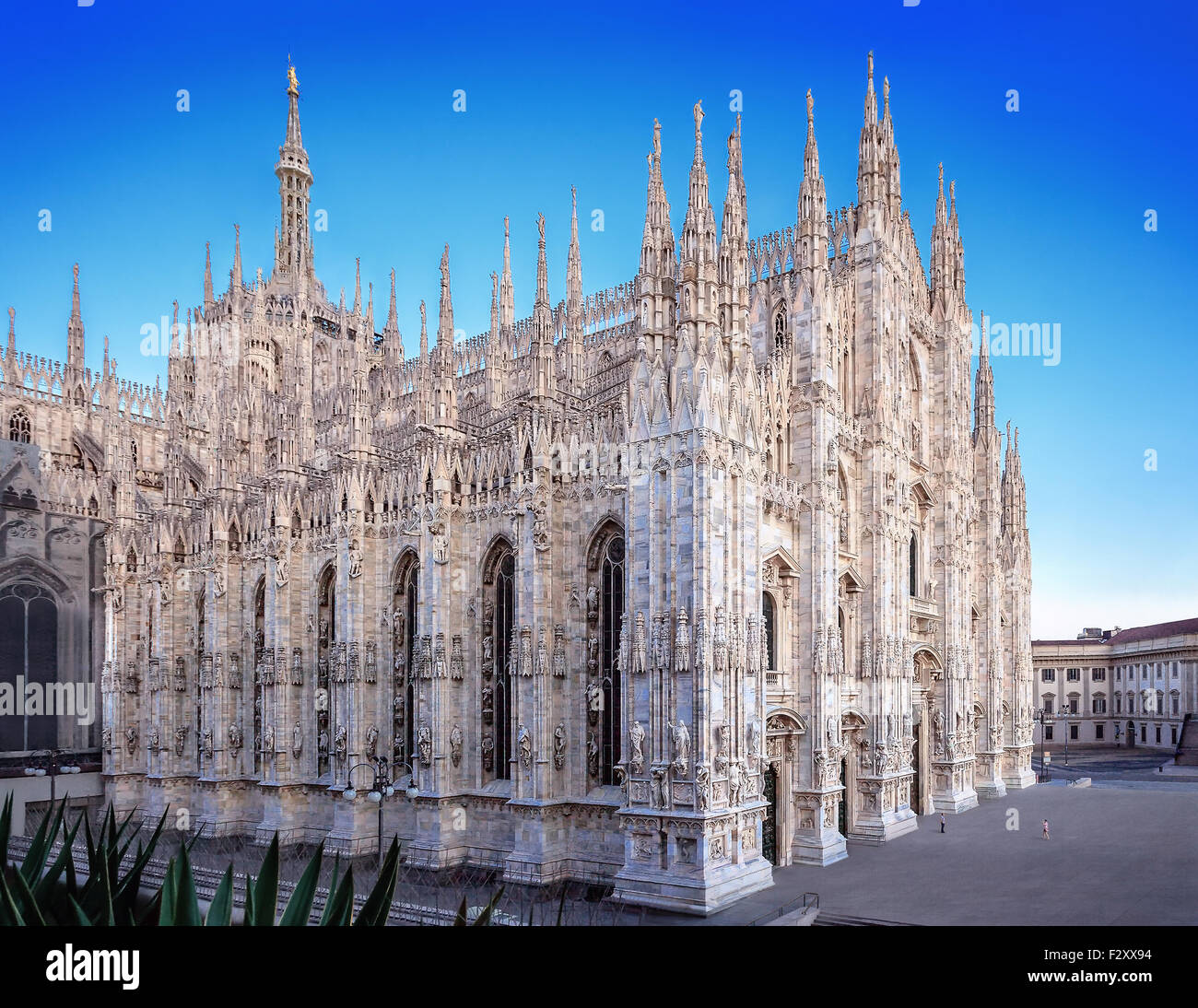 Small church milan italy hi-res stock photography and images - Alamy
