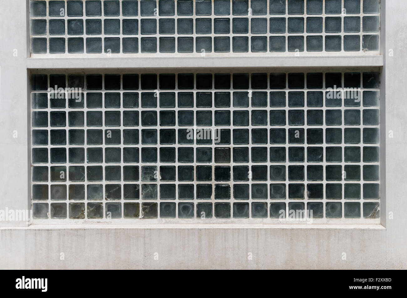 Glass brick wall hi-res stock photography and images - Alamy