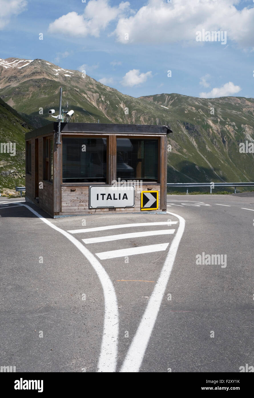 Switzerland italy border sign hi-res stock photography and images - Alamy