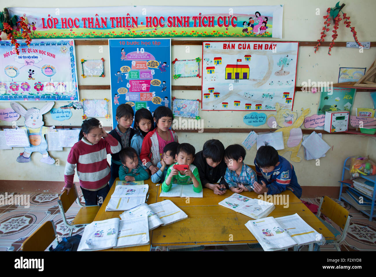 Vietnamese School Girls Stock Photos & Vietnamese School Girls Stock ...