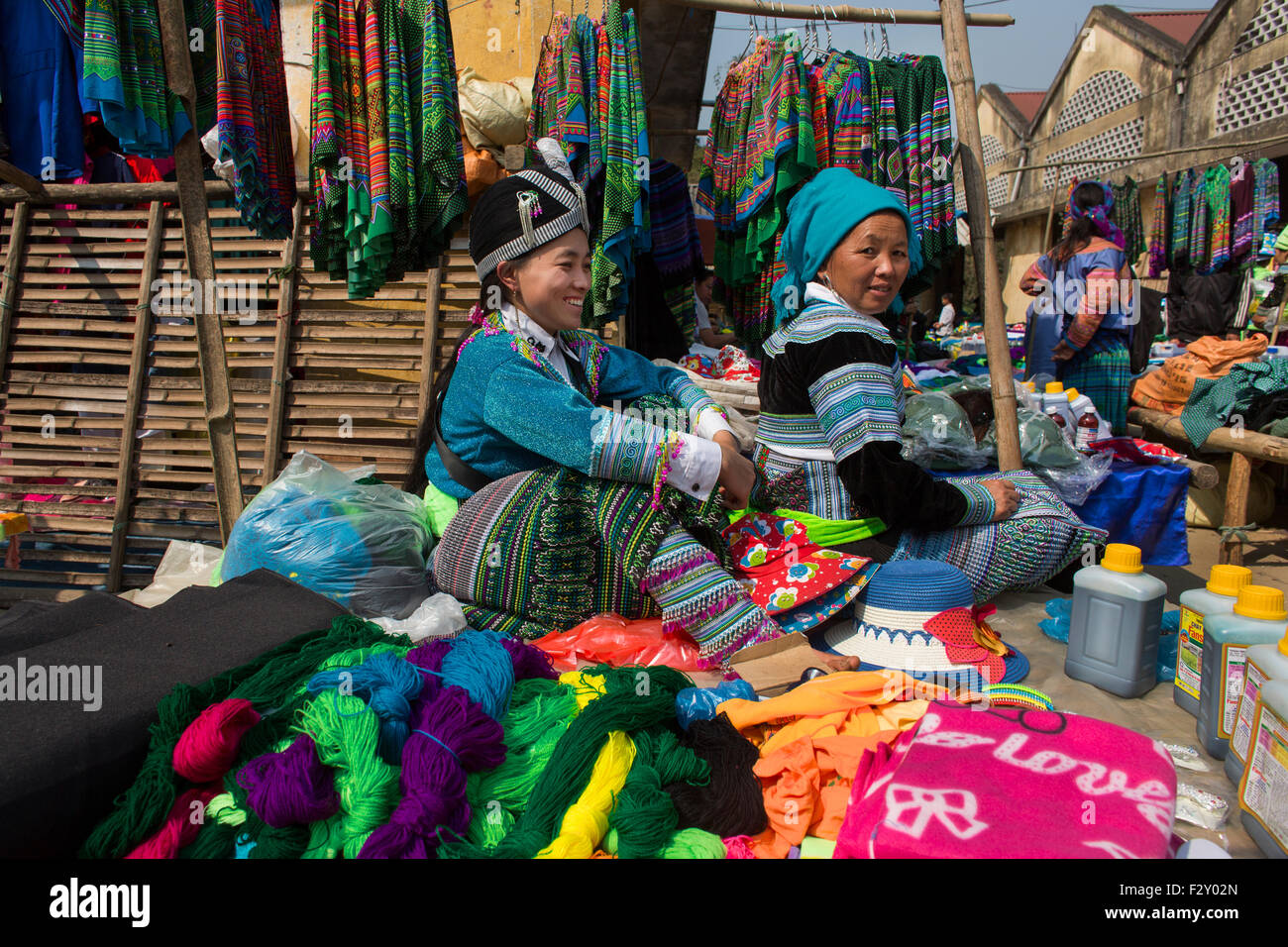 Ethnic Hmong tribe, shopping at Muong Hum market, Vietnam Stock Photo ...