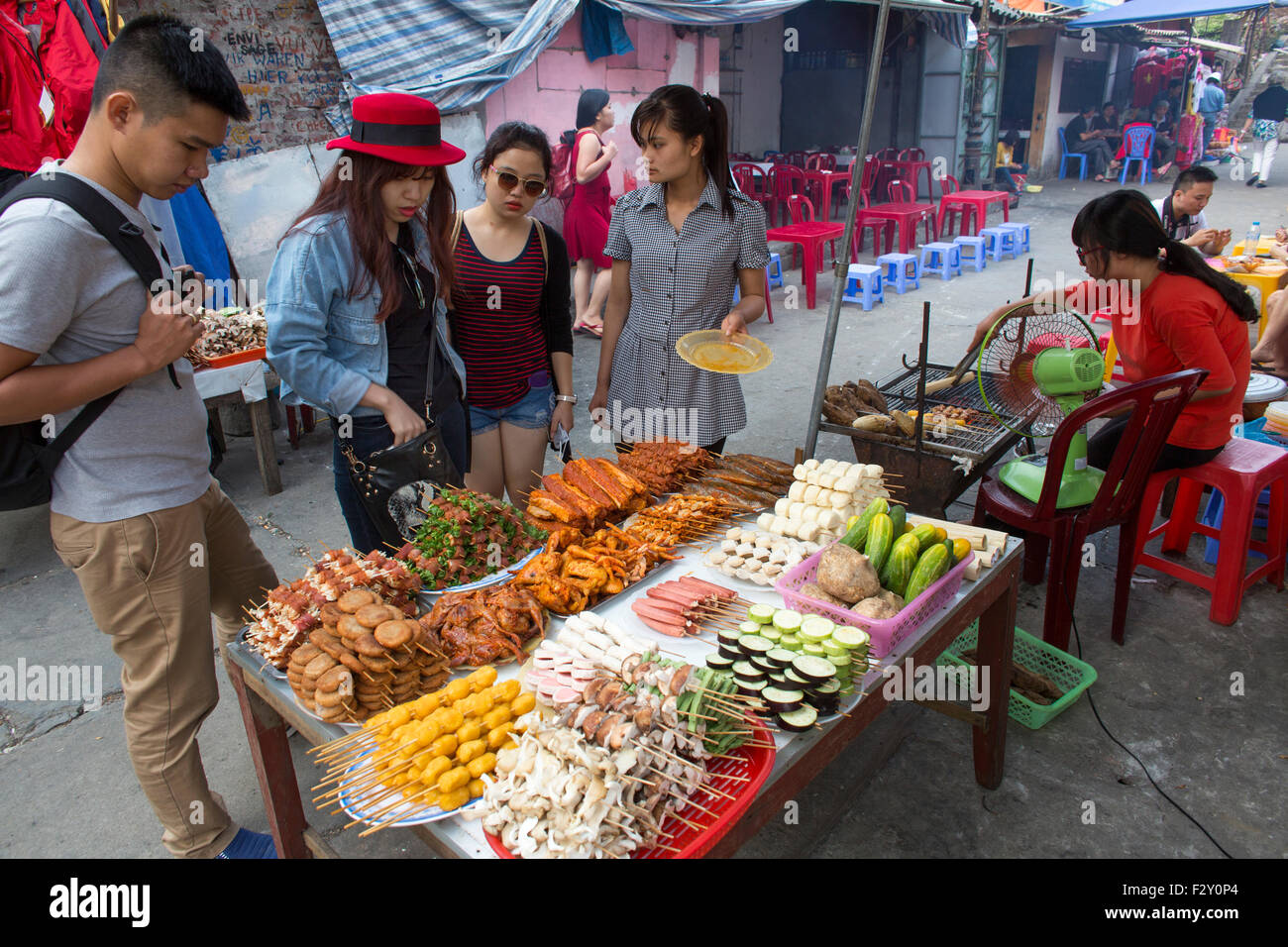 Ethnic Hmong tribe, shopping at Muong Hum market, Vietnam Stock Photo ...