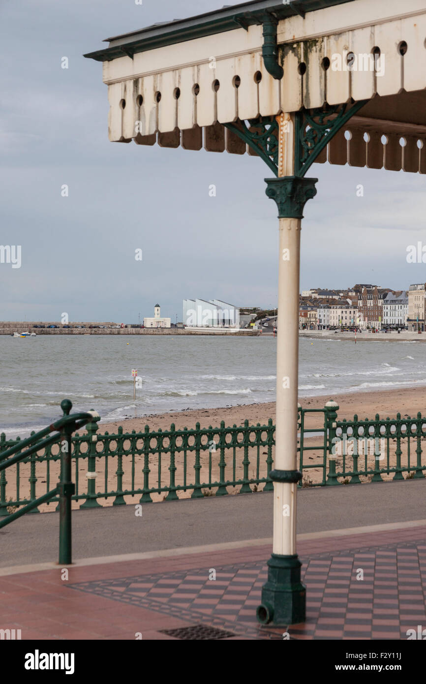 Margate beach victorian hi-res stock photography and images - Alamy