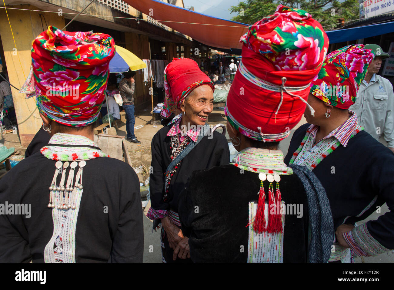 ethnic Hmong tribe 'Red Dzao' in Northern Vietnam Stock Photo - Alamy