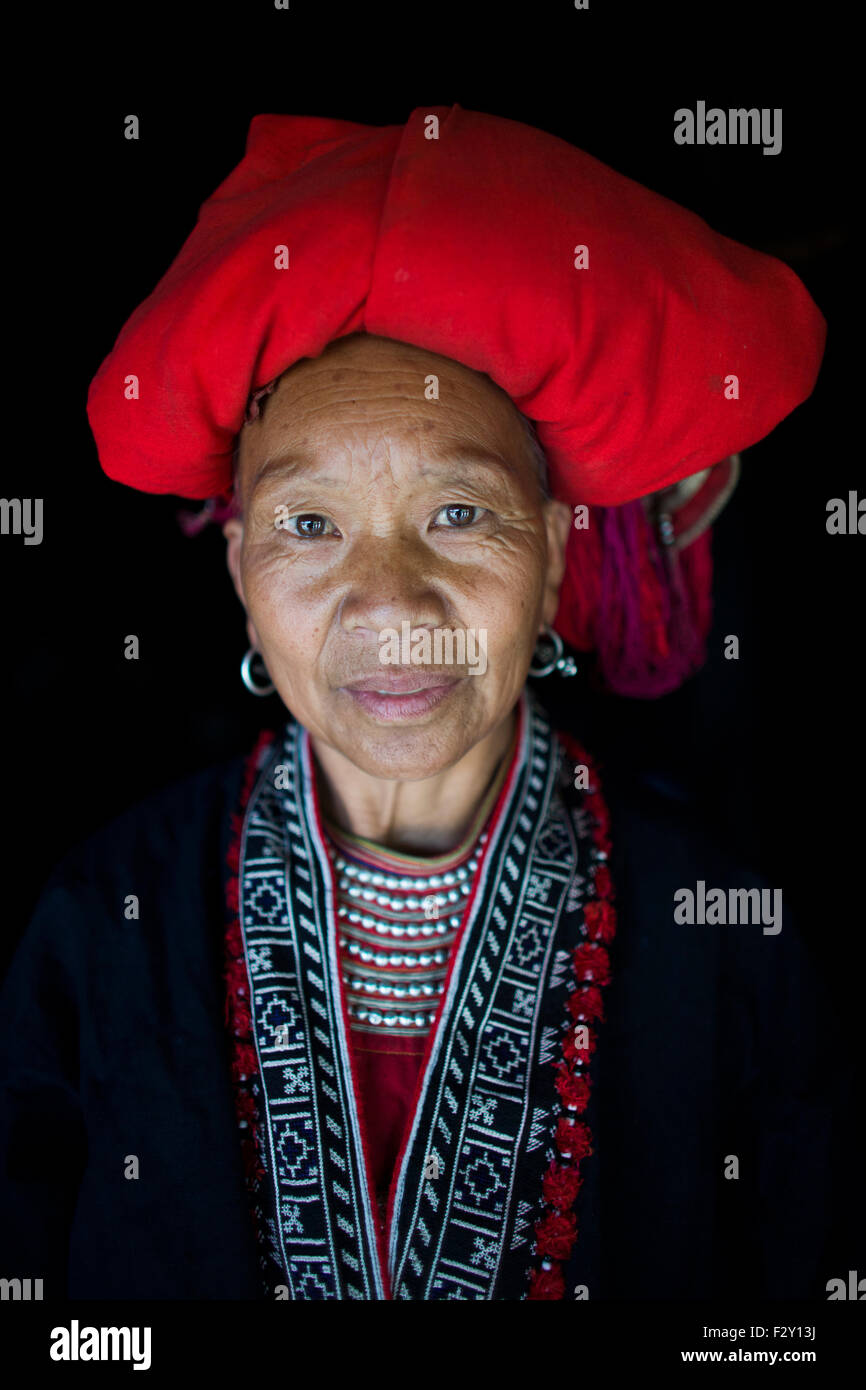 Smiling old hmong women in sapa vietnam hi-res stock photography and ...