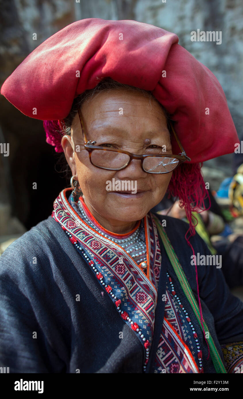 'Red Dzao' of the ethnic Hmong tribe in Northern Vietnam Stock Photo ...