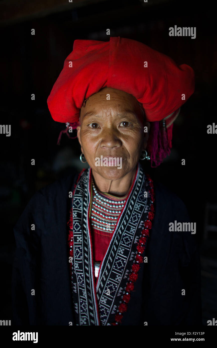 'Red Dzao' of the ethnic Hmong tribe in Northern Vietnam Stock Photo ...