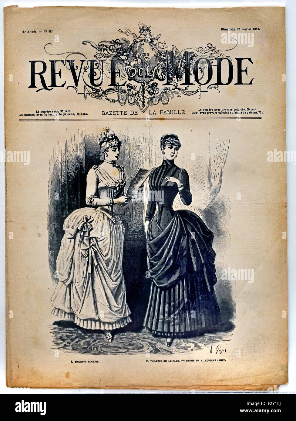 Fashion magazine paris hi-res stock photography and images - Alamy