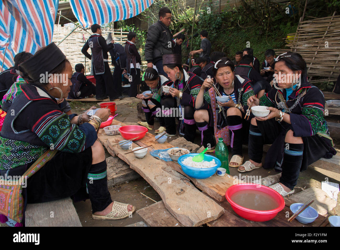 Vietnam funeral ritual hi-res stock photography and images - Alamy