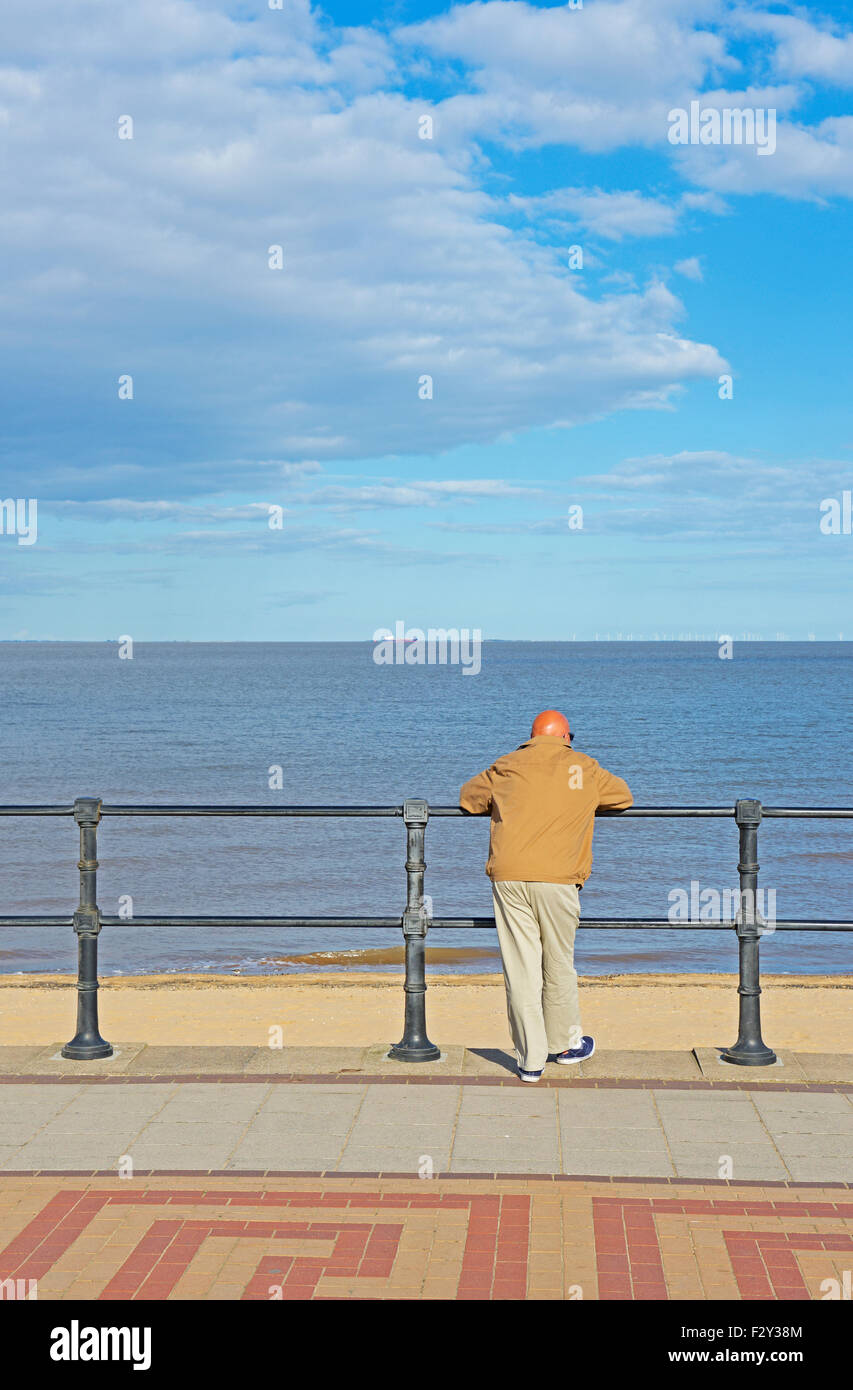 Beach promenade cleethorpes beach cleethorpes hi-res stock photography ...