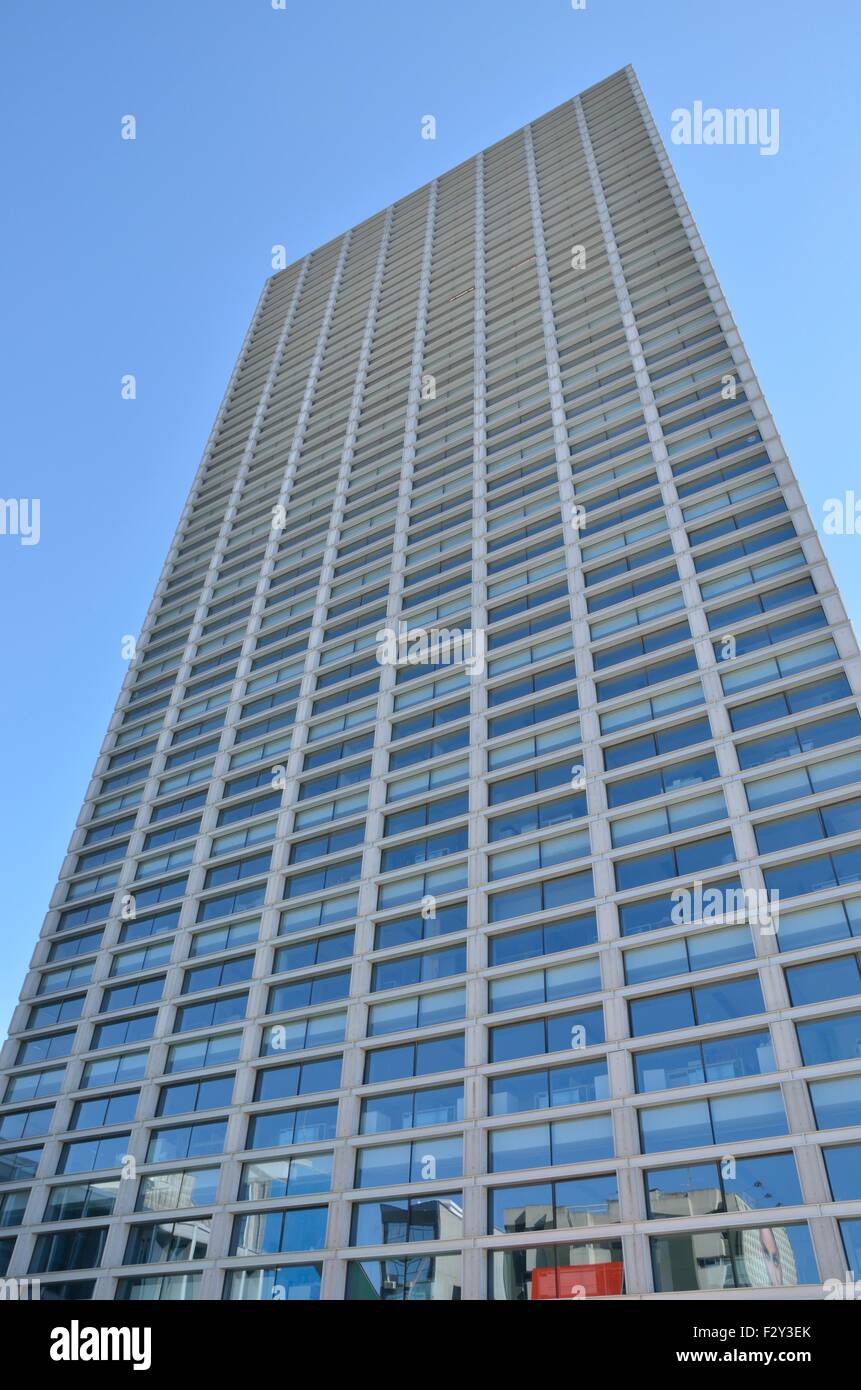 Burgo Tower, an office complex designed by architect Souto de Moura ...