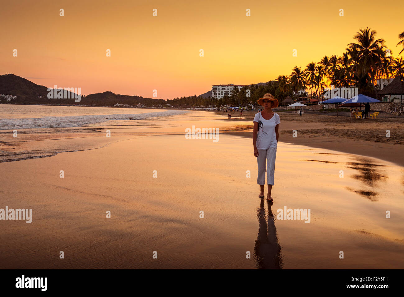 Ejercicio playa hi-res stock photography and images - Alamy