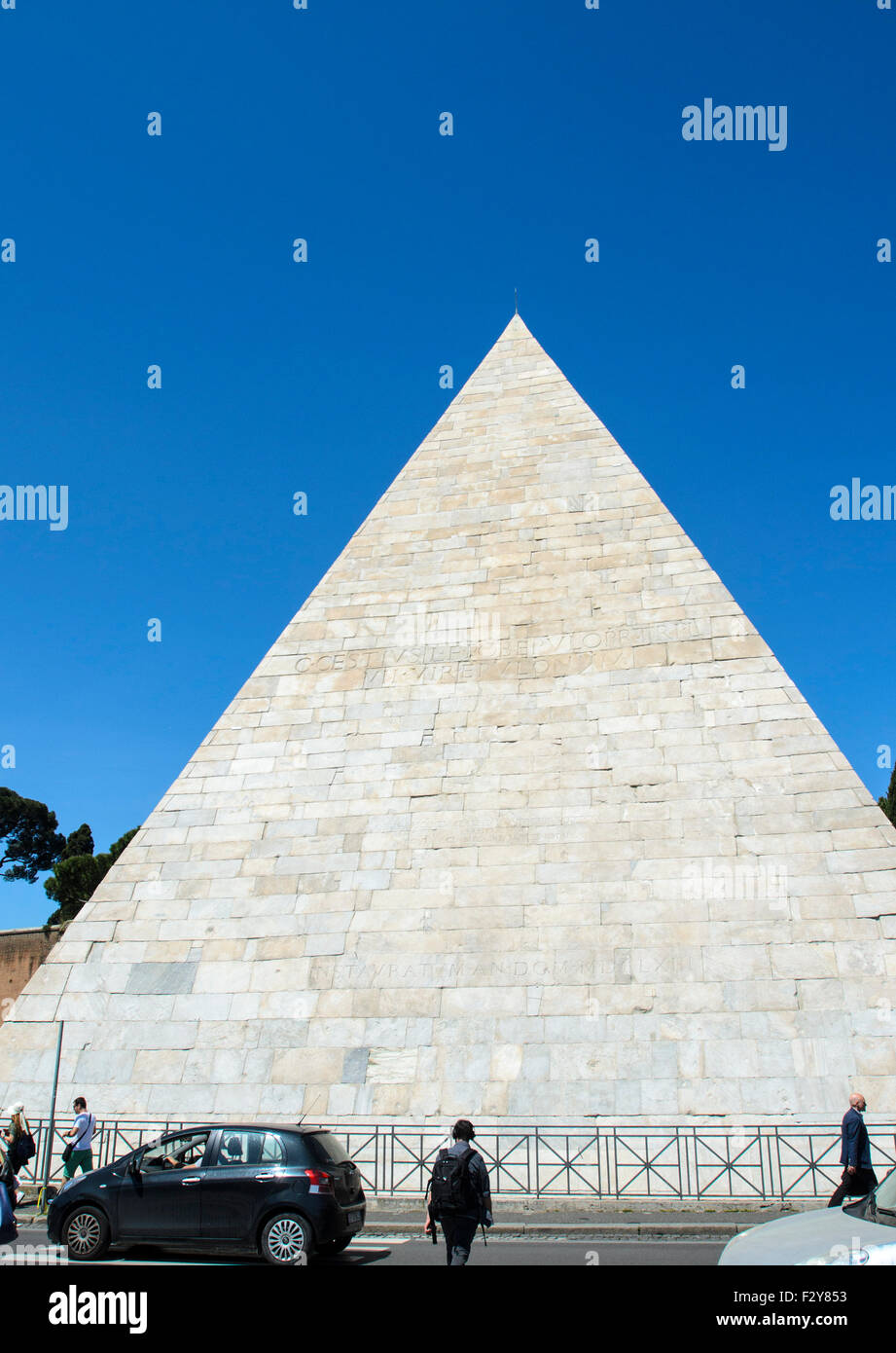 Pyramid of Cestius Stock Photo - Alamy