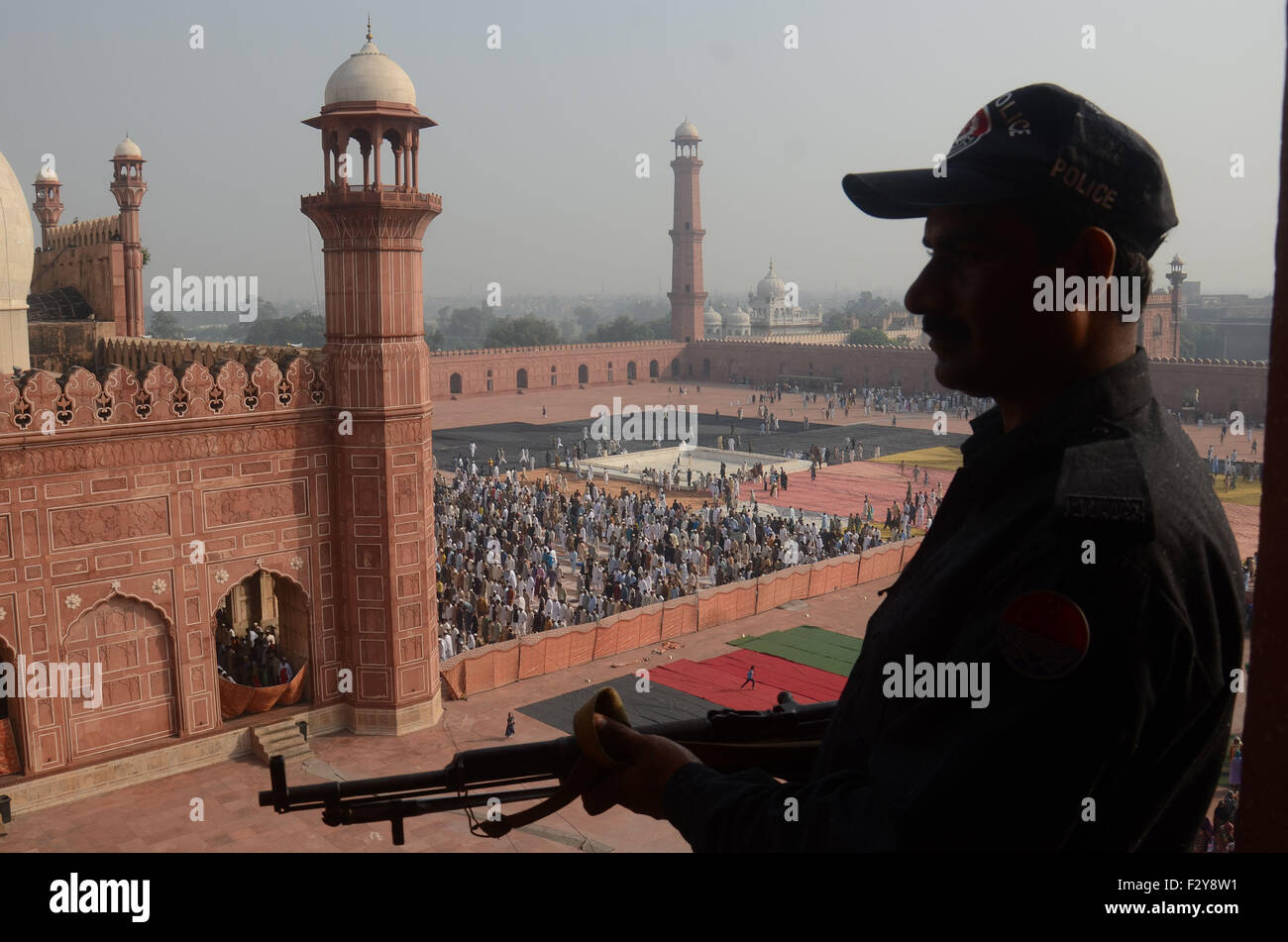 Lahore, Pakistan. 25th Sep, 2015. A Pakistani security force stands on ...