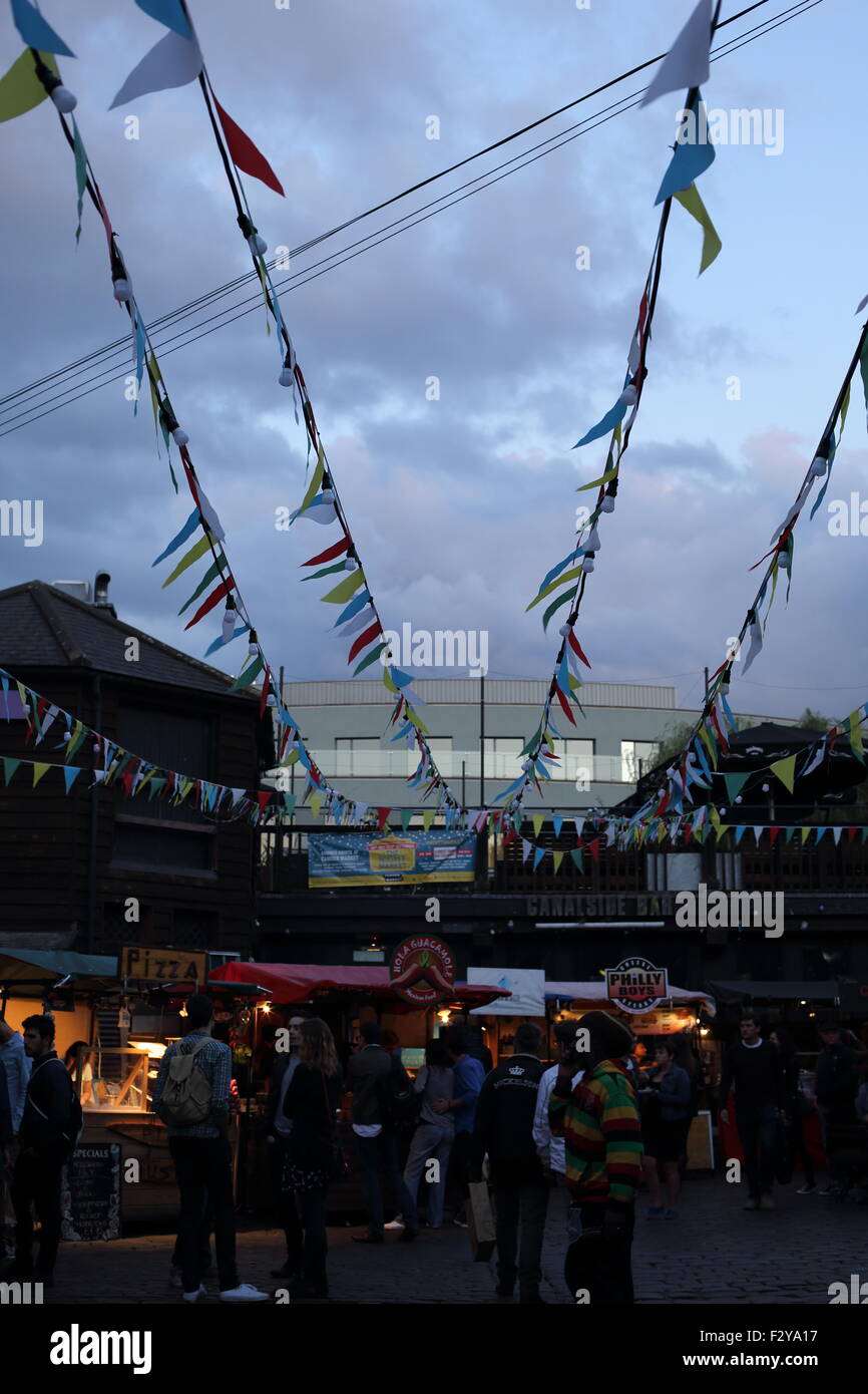 Night scene camden town london hi-res stock photography and images - Alamy