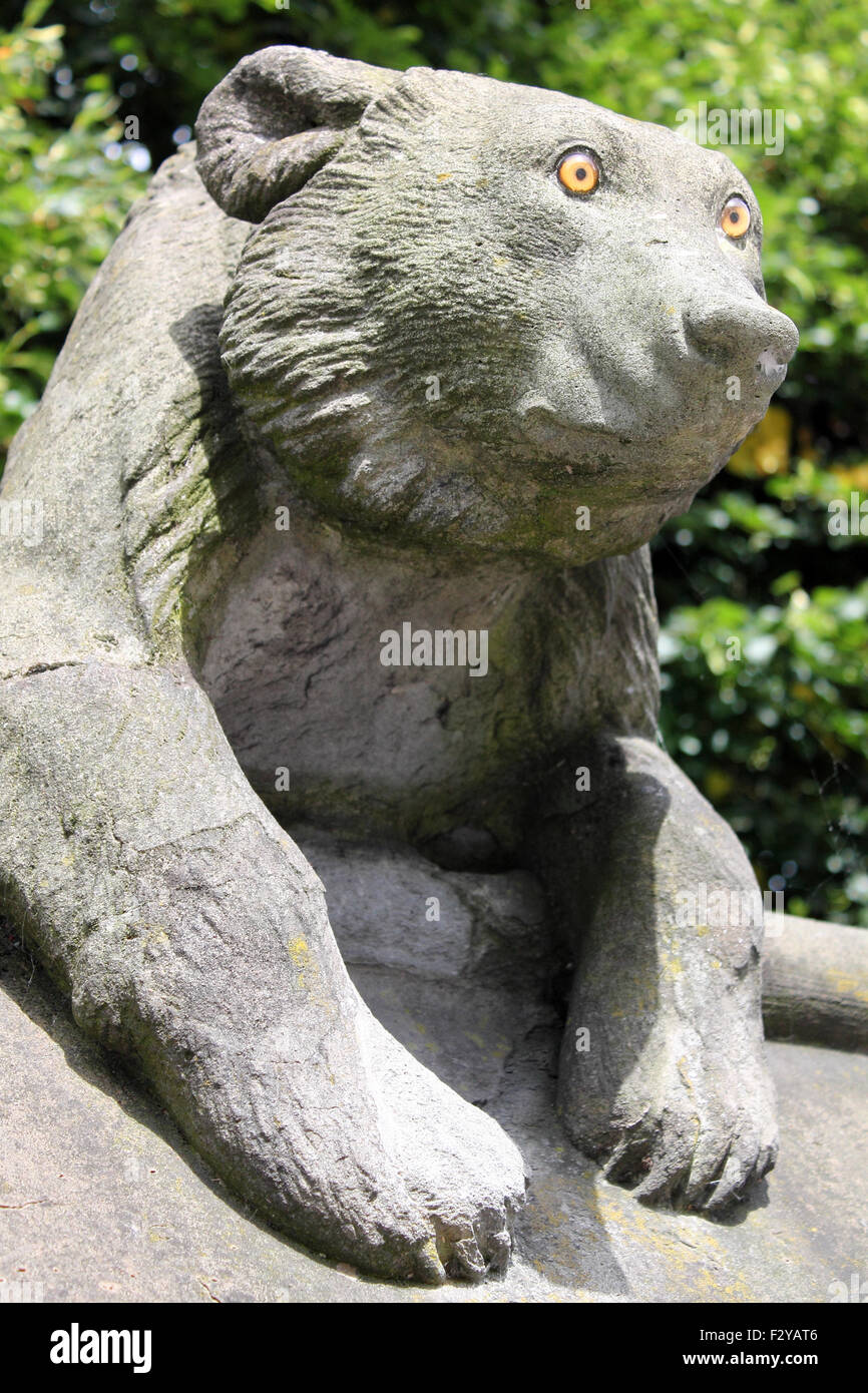 Bear on the Animal Wall, Cardiff Castle, Cardiff, South Wales, UK Stock ...