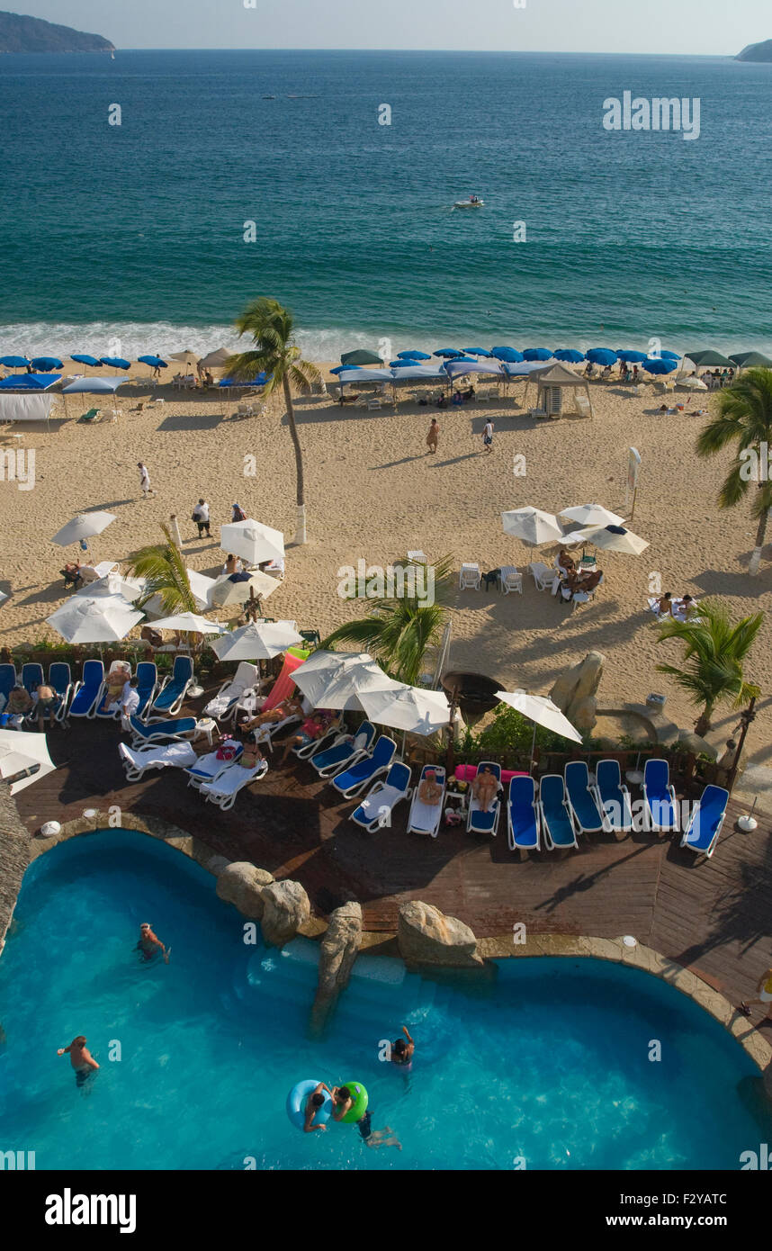 Sunbathers along the beach of Acapulco Bay, Acapulco, Mexico Stock ...