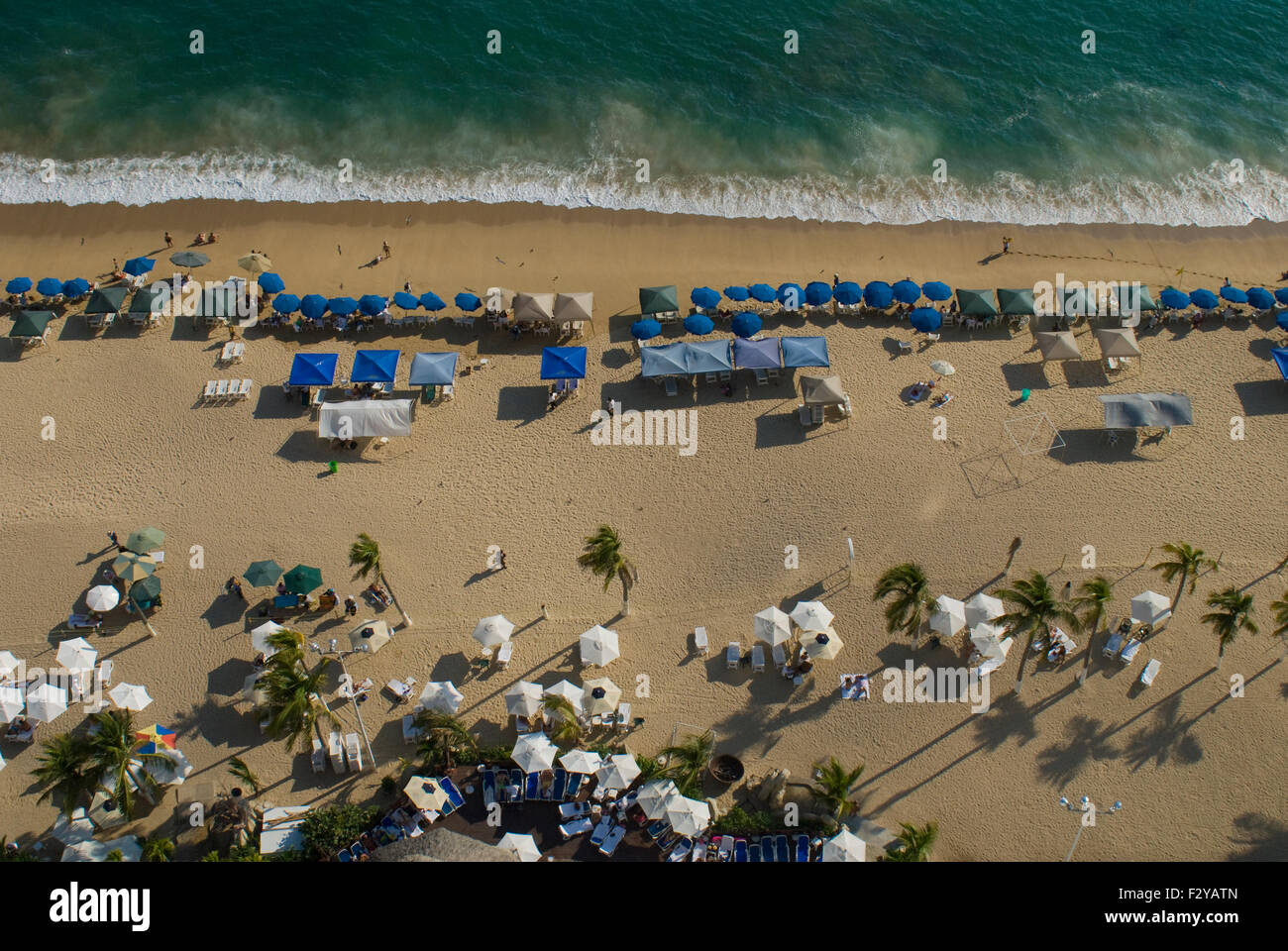 Acapulco mexico beach people hi-res stock photography and images - Alamy