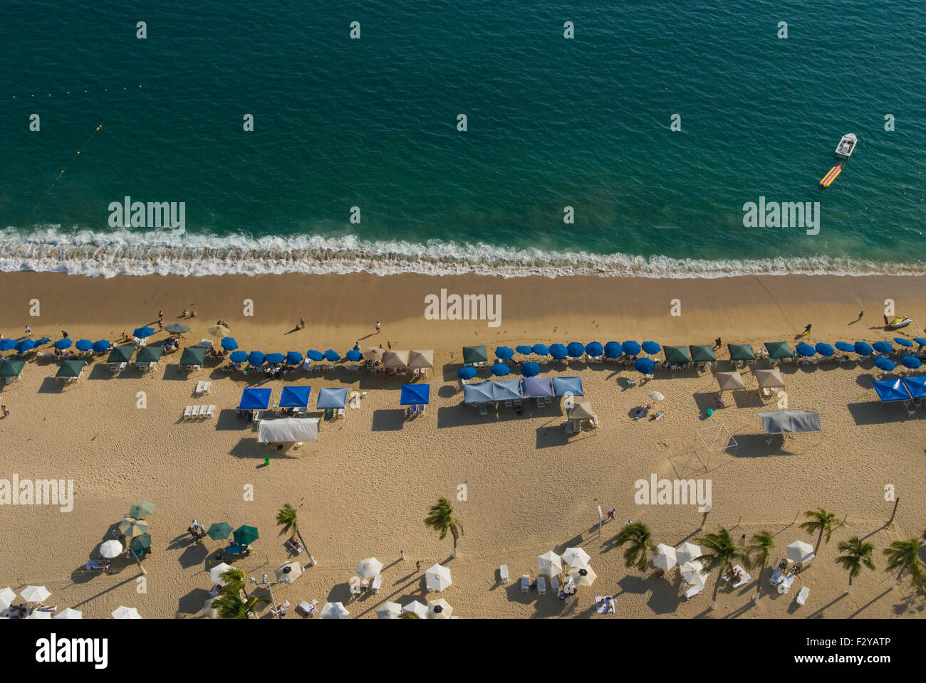 Sunbathers along the beach of Acapulco Bay, Acapulco, Mexico Stock ...