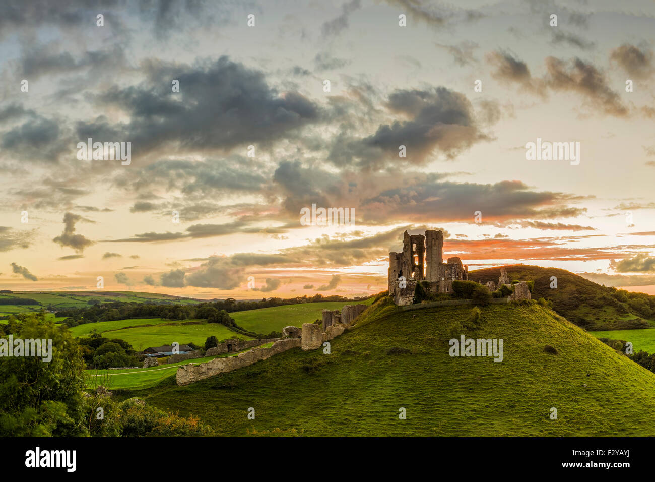 Corfe castle hi-res stock photography and images - Alamy