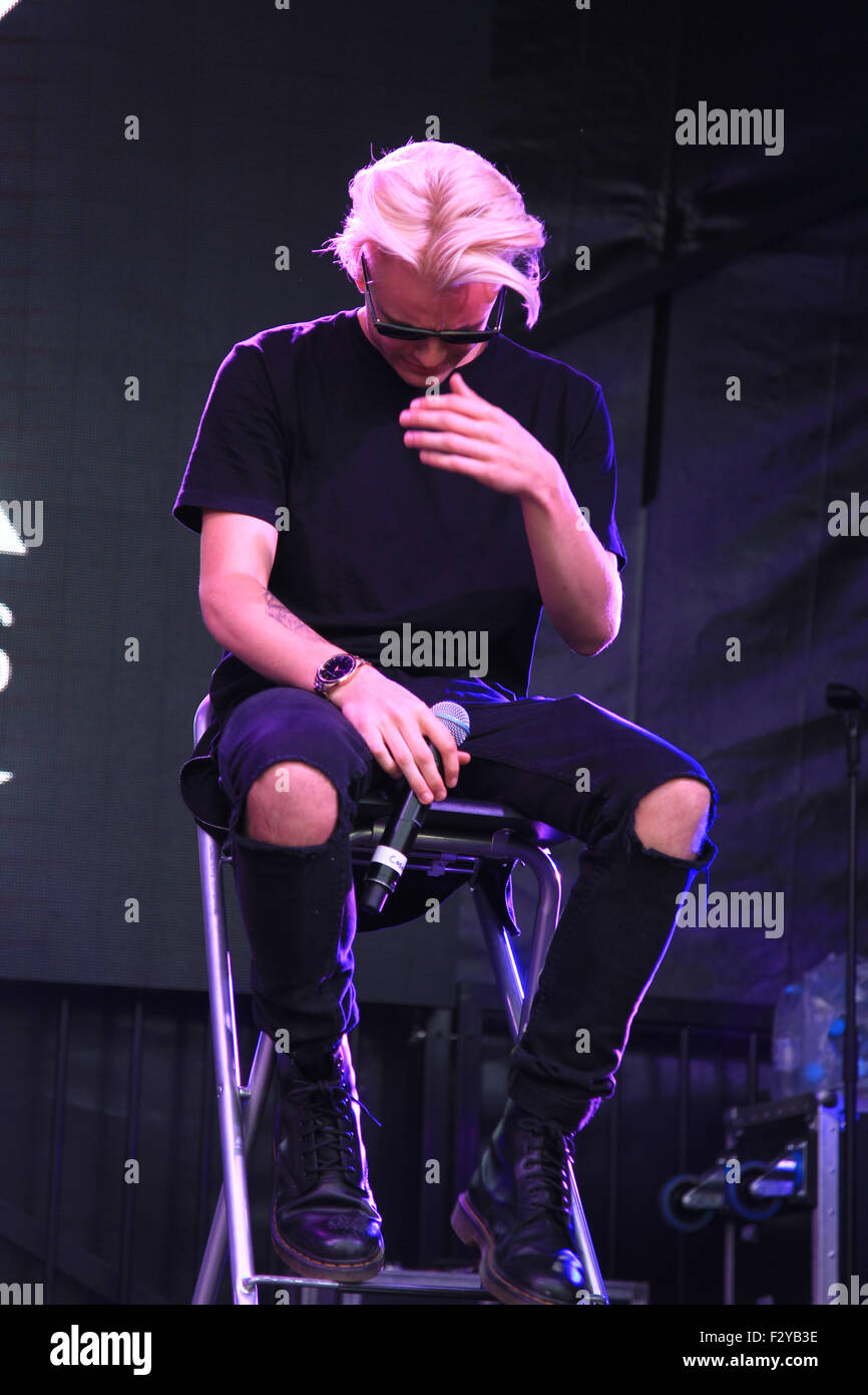 Casey johnson stereo kicks hi-res stock photography and images - Alamy