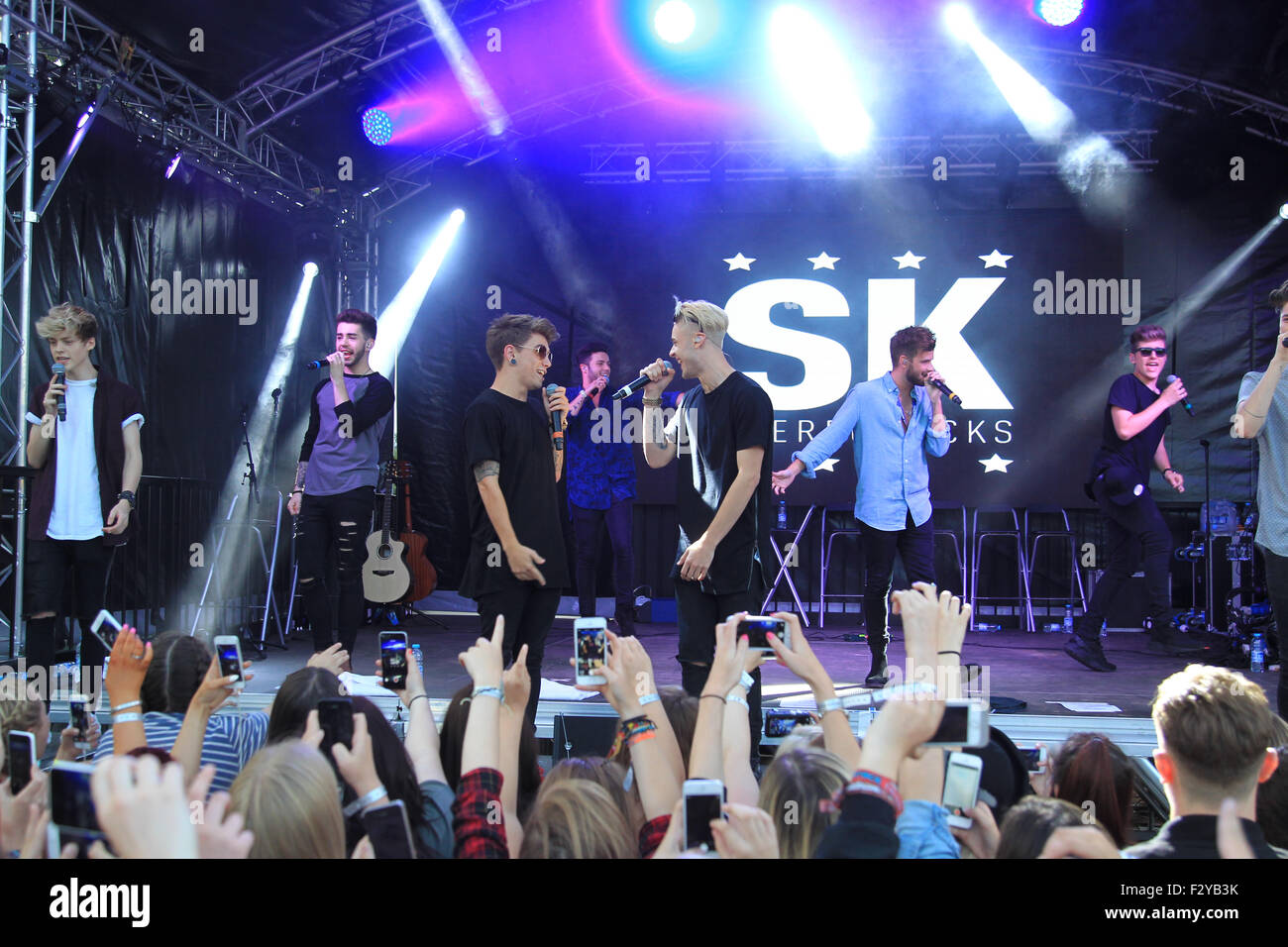 Reece bibby stereo kicks hi-res stock photography and images - Alamy