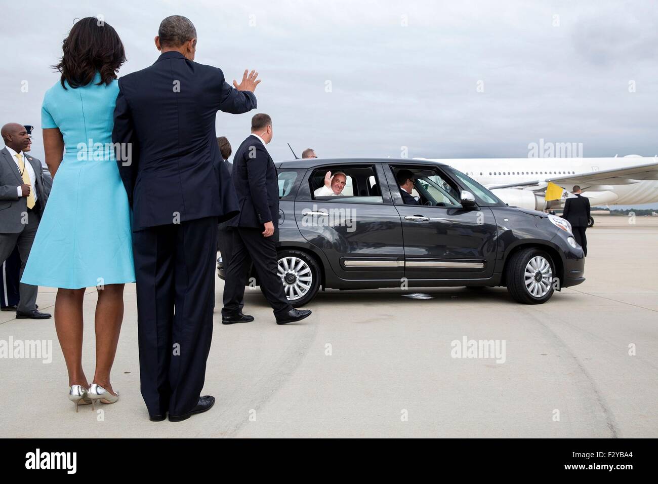 U.S. President Barack Obama and First Lady Michelle Obama wave goodbye ...
