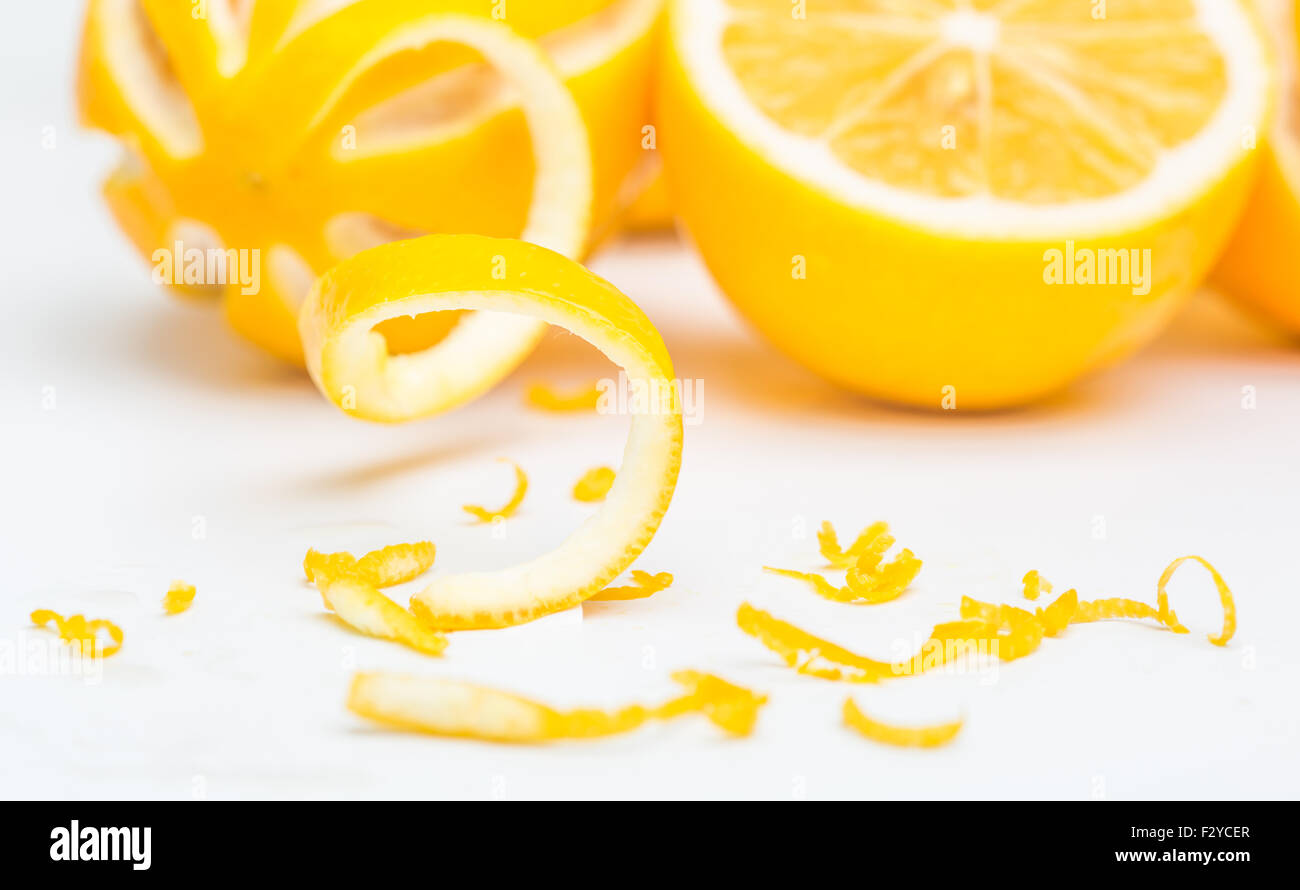 fresh pile of lemon and lemon peel Stock Photo - Alamy