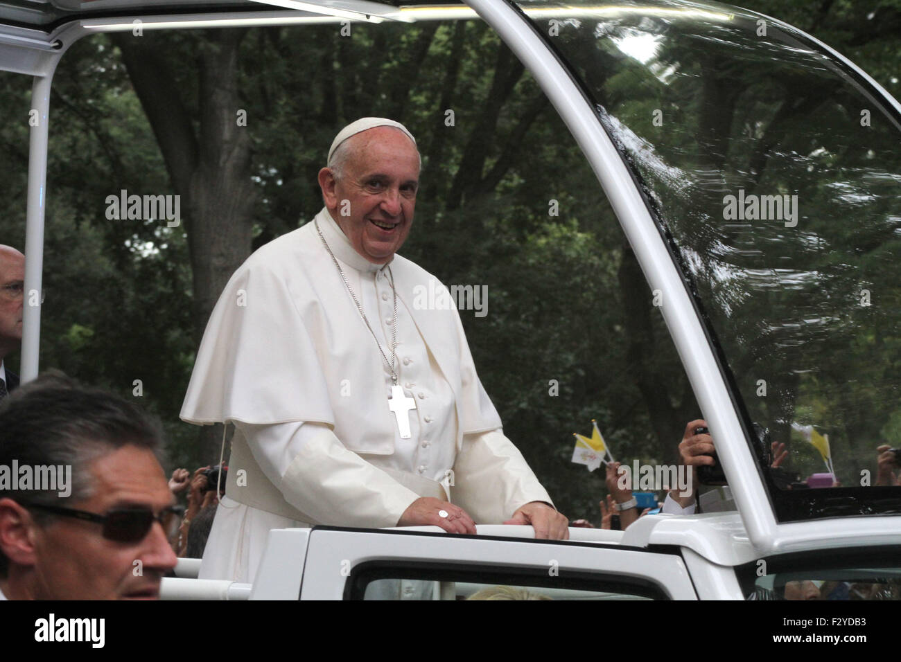 New York, New York, USA. 25th Sep, 2015. Pope Francis rides the Pope ...
