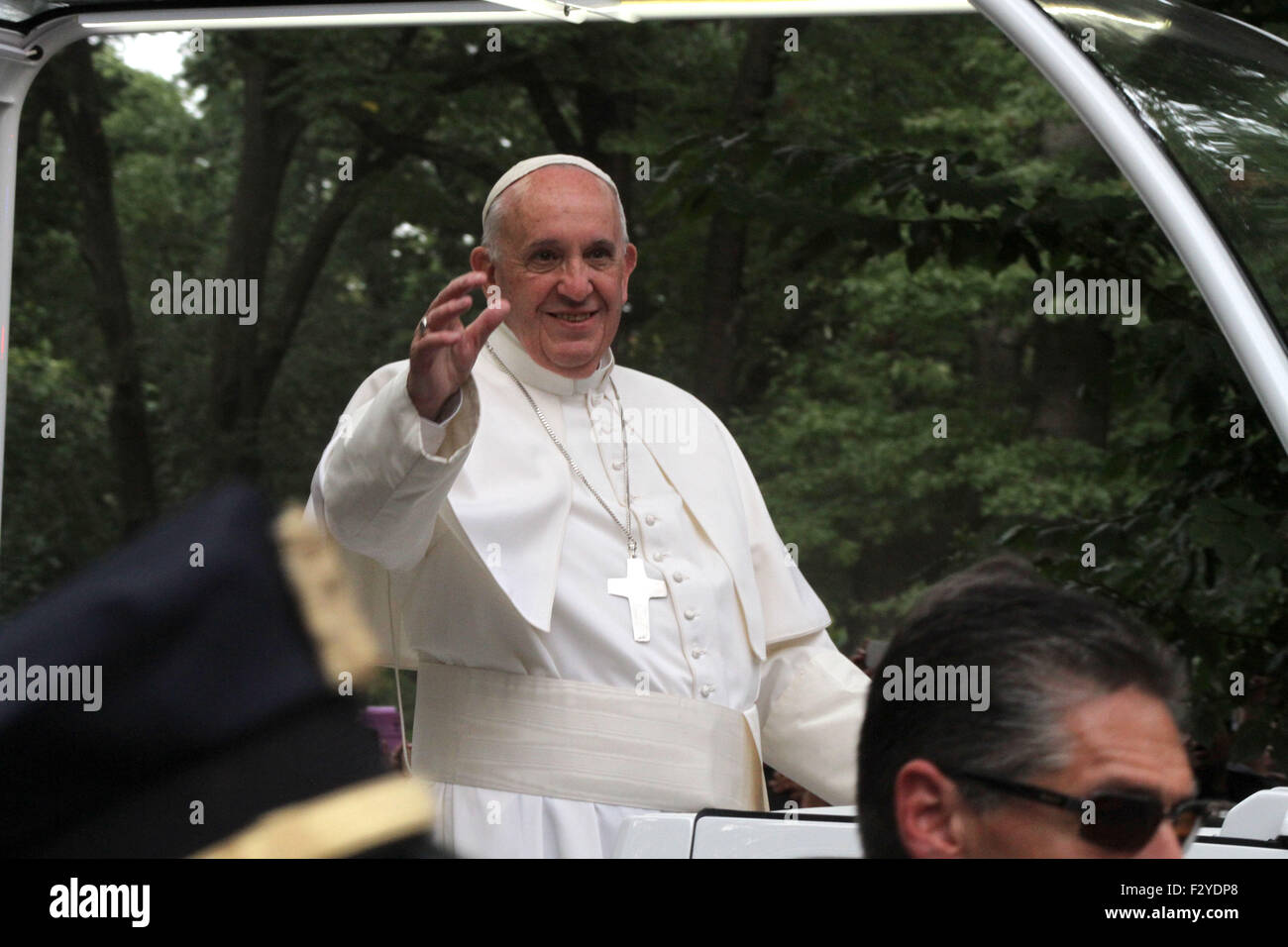 New York, New York, USA. 25th Sep, 2015. Pope Francis rides the Pope ...