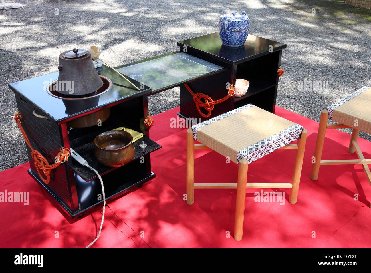 Japanese green tea ceremony in garden Stock Photo - Alamy