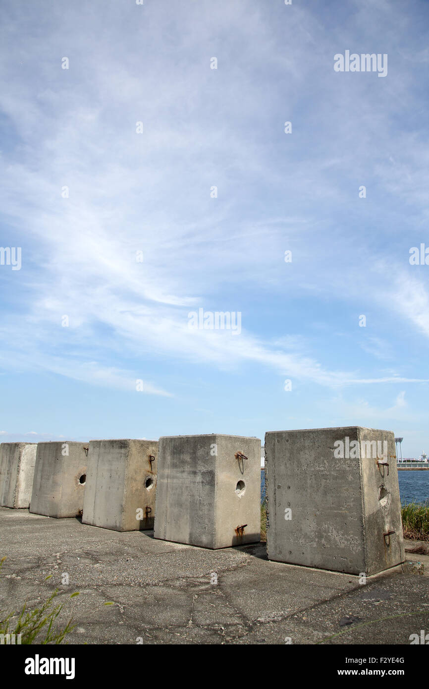 Concrete block damage hi-res stock photography and images - Alamy
