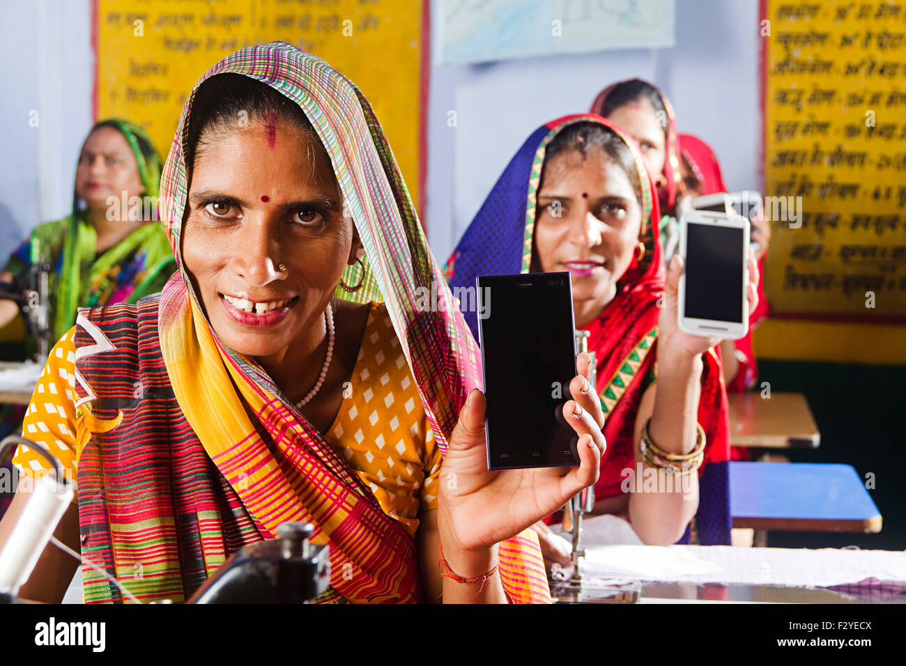 Indian workers on phone hi-res stock photography and images - Alamy