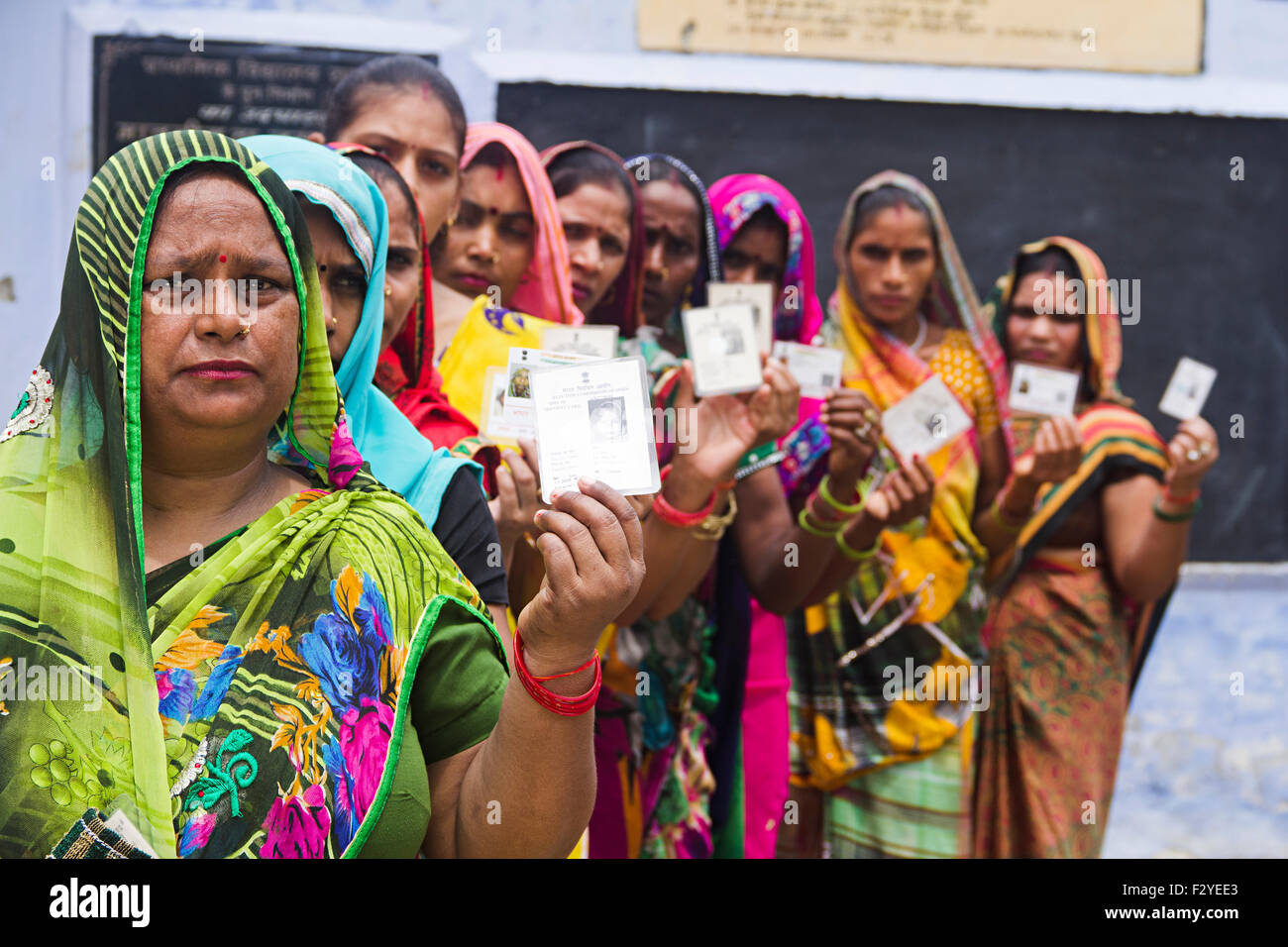 indian rural Villager group crowds Election Voting Stock Photo - Alamy