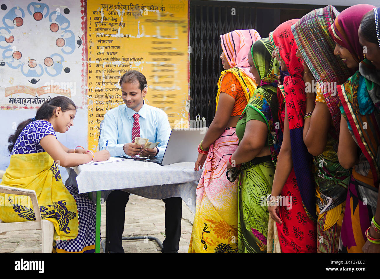Group groups worker workers hi-res stock photography and images - Alamy