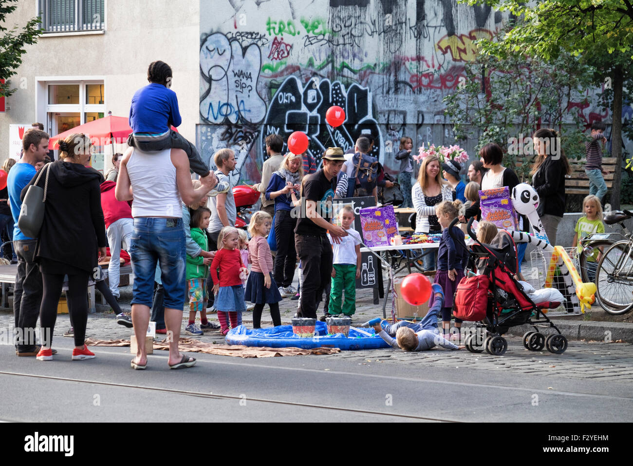 Berlin Veteranenstrasse Street Party - Veteran Street Fest. Children ...